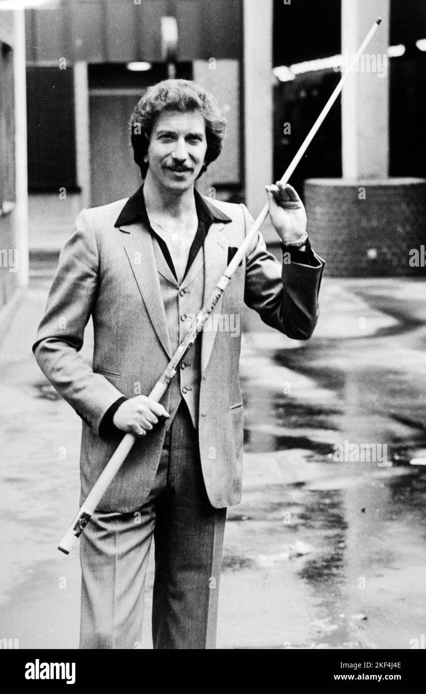 Jim Rempe, the USA No1 player, with his $10,000 cue Stock Photo - Alamy