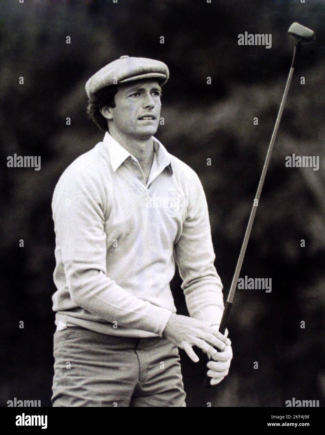 American Jerry Pate looks up to the third green from the fairway Stock ...