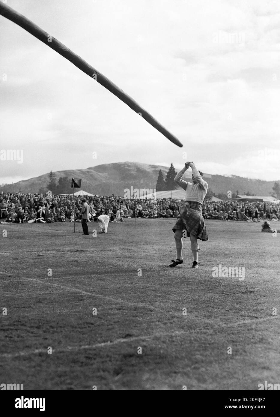 The tossing the caber event Stock Photo - Alamy