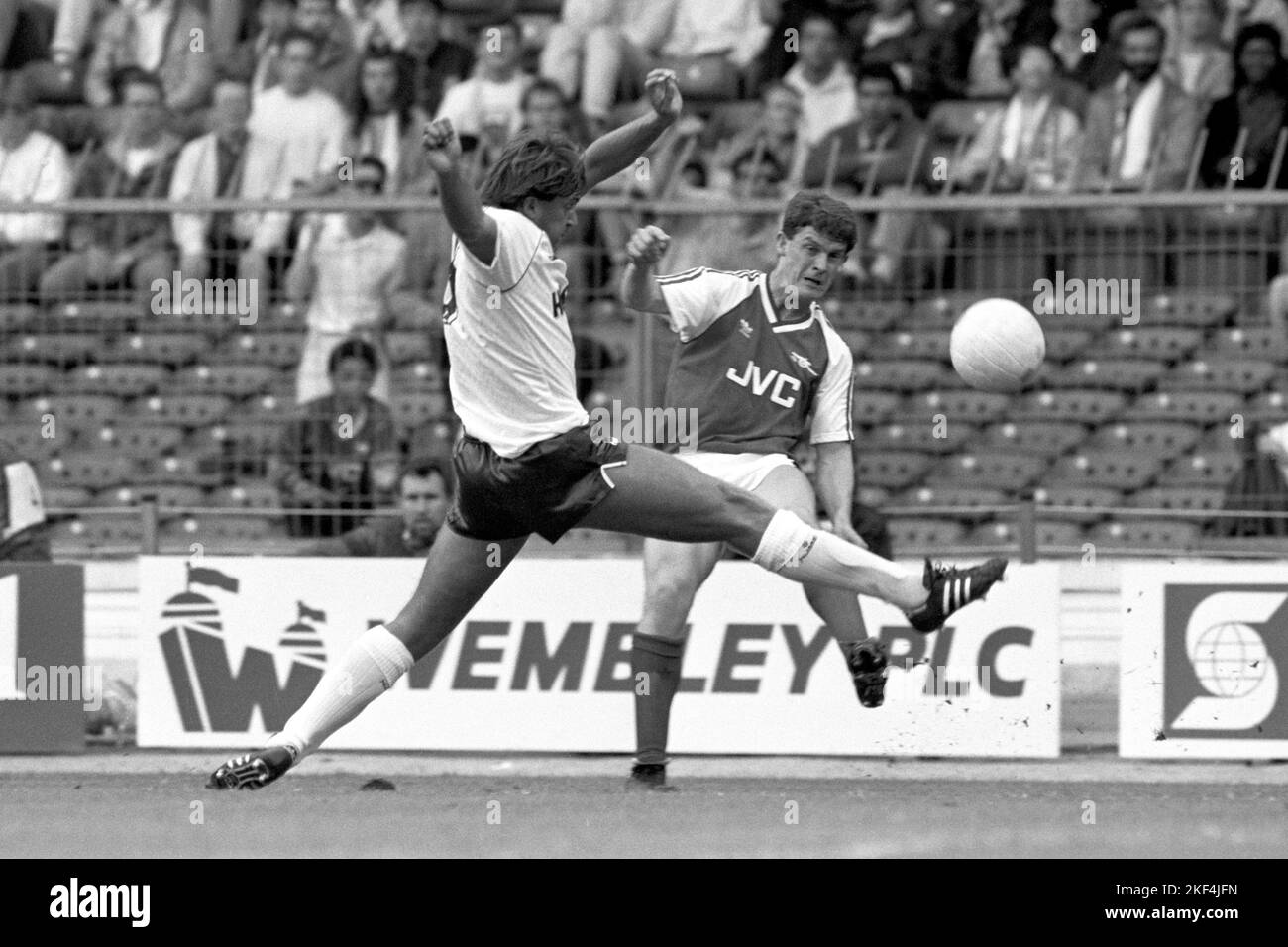Tottenham Hotspur's Gary Mabbutt at full stretch to prevent Arsenal's ...