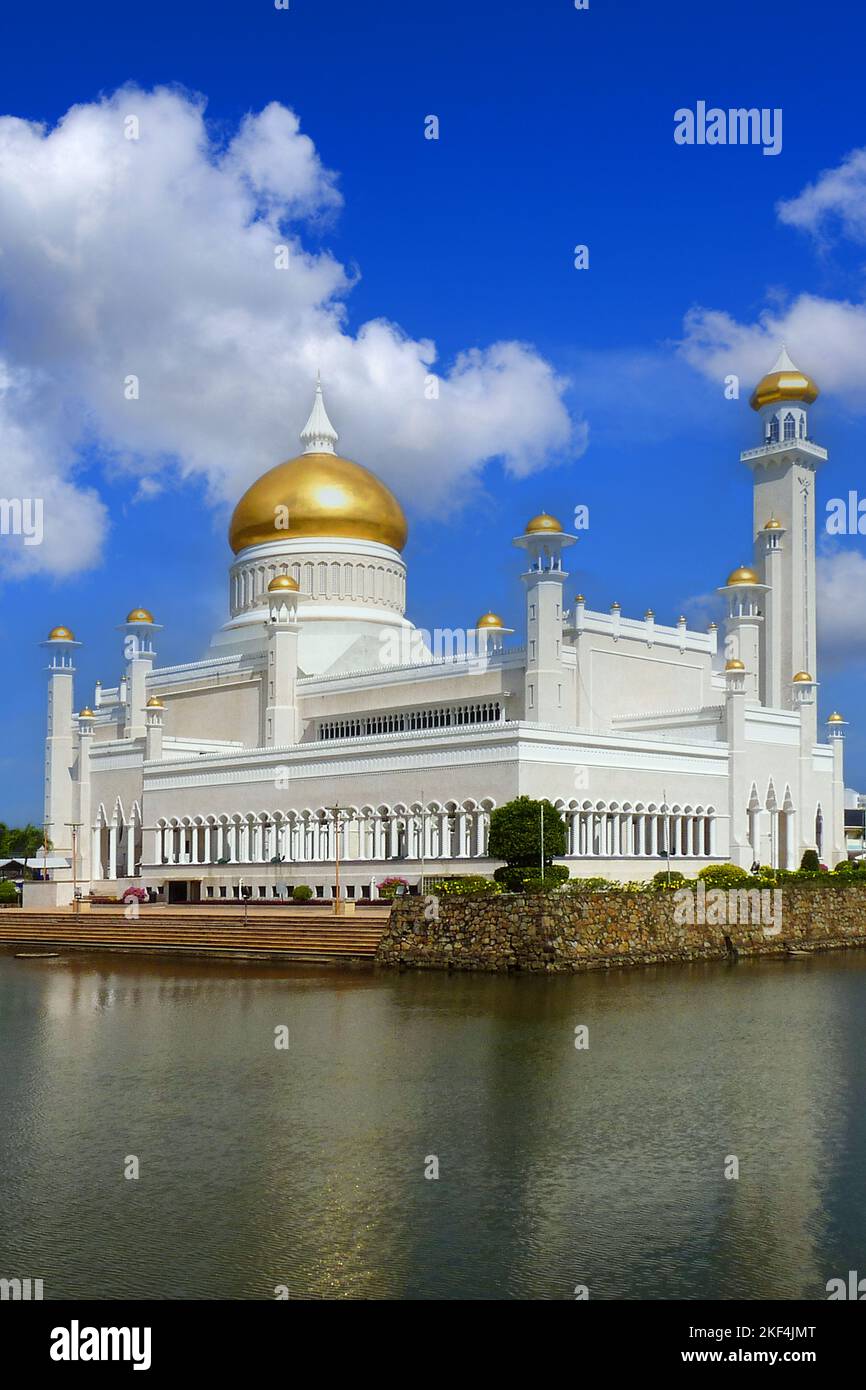 Brunei - Bandar Seri Begawan - Sultan-Omar-Ali-Saifuddin-Moschee Stock ...