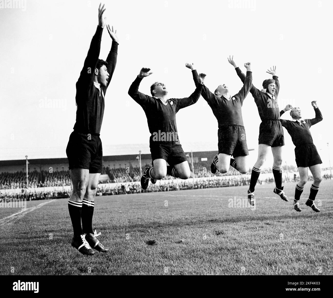 The All Blacks performing the traditional Maori Haka before their match ...