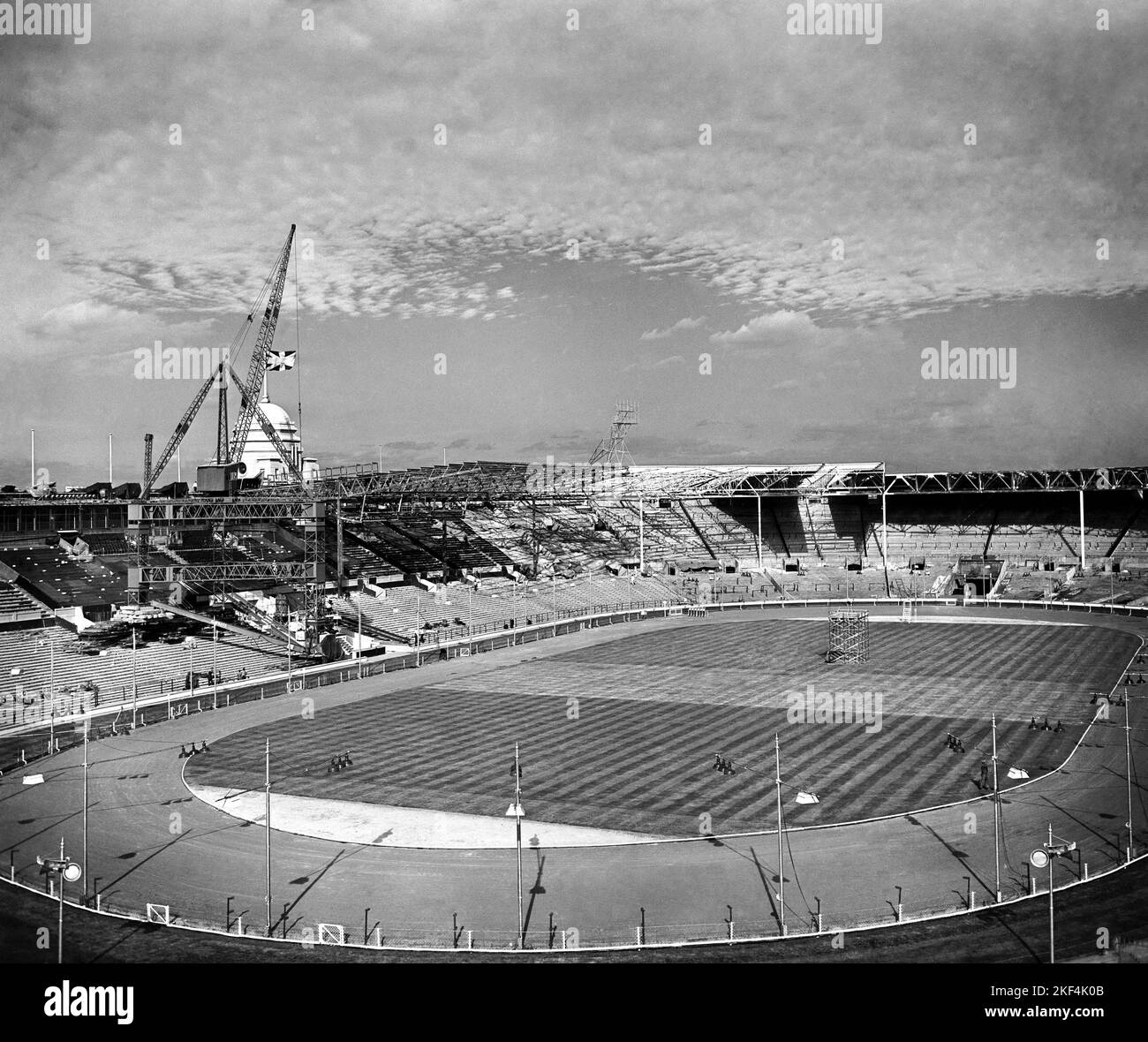 Progress on the building of a new roof of Wembley Stadium Stock Photo ...