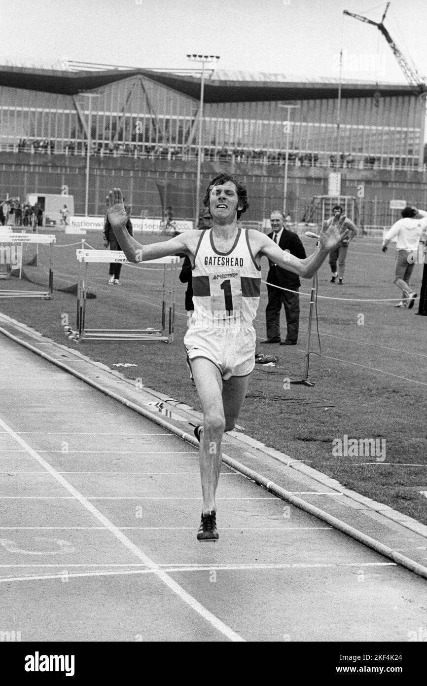 Brendan Foster winning the men's 5,000 metres Stock Photo - Alamy