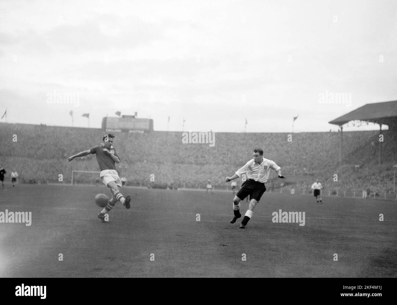 Nat Lofthouse in action for England (r Stock Photo - Alamy