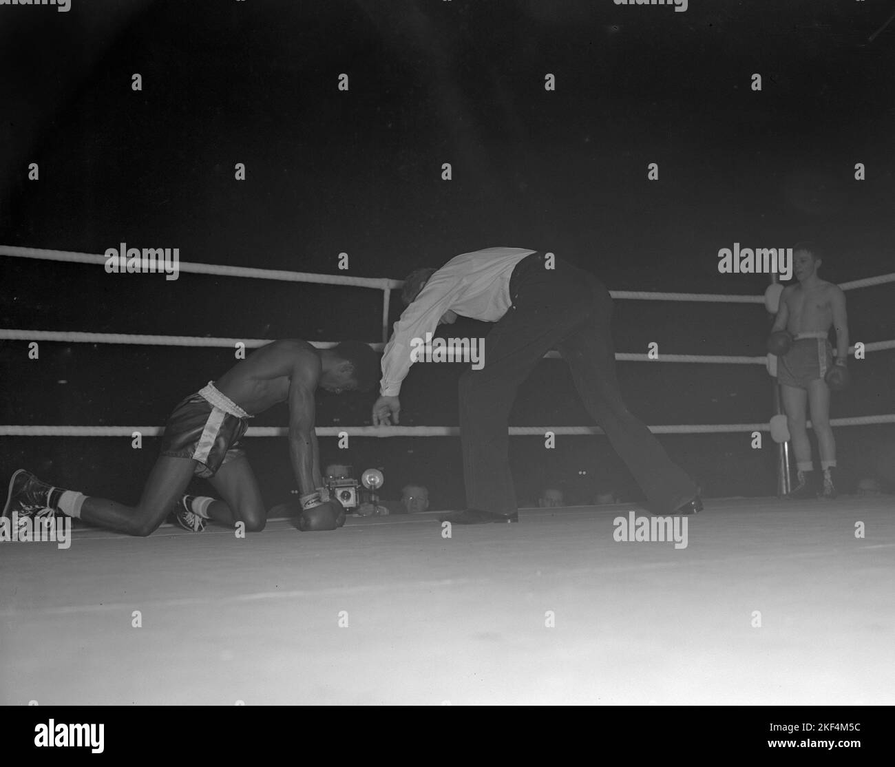 Sugar Ray, champion of Holland, is counted out in the 7th round after ...