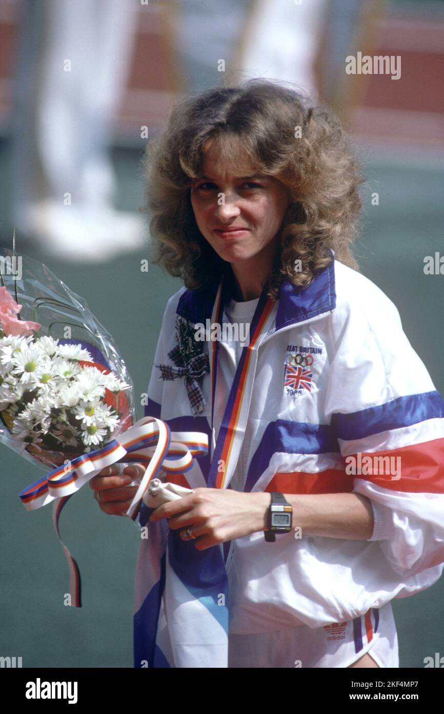 Great Britain's Liz McColgan with her silver medal which she won in the ...