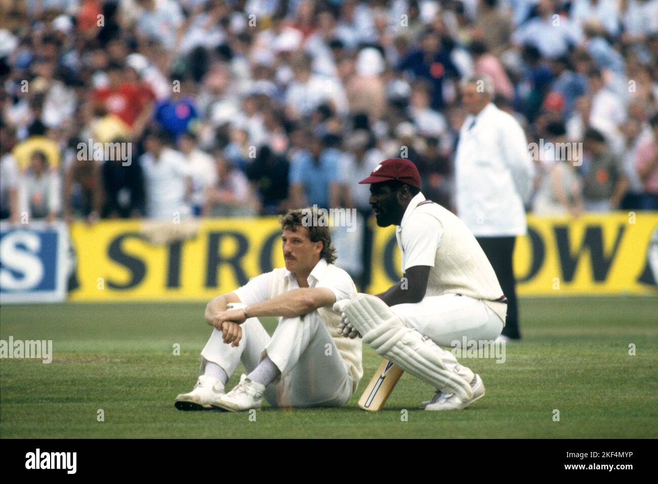 England's Ian Botham (l) with West Indies' Viv Richards at Old Trafford ...