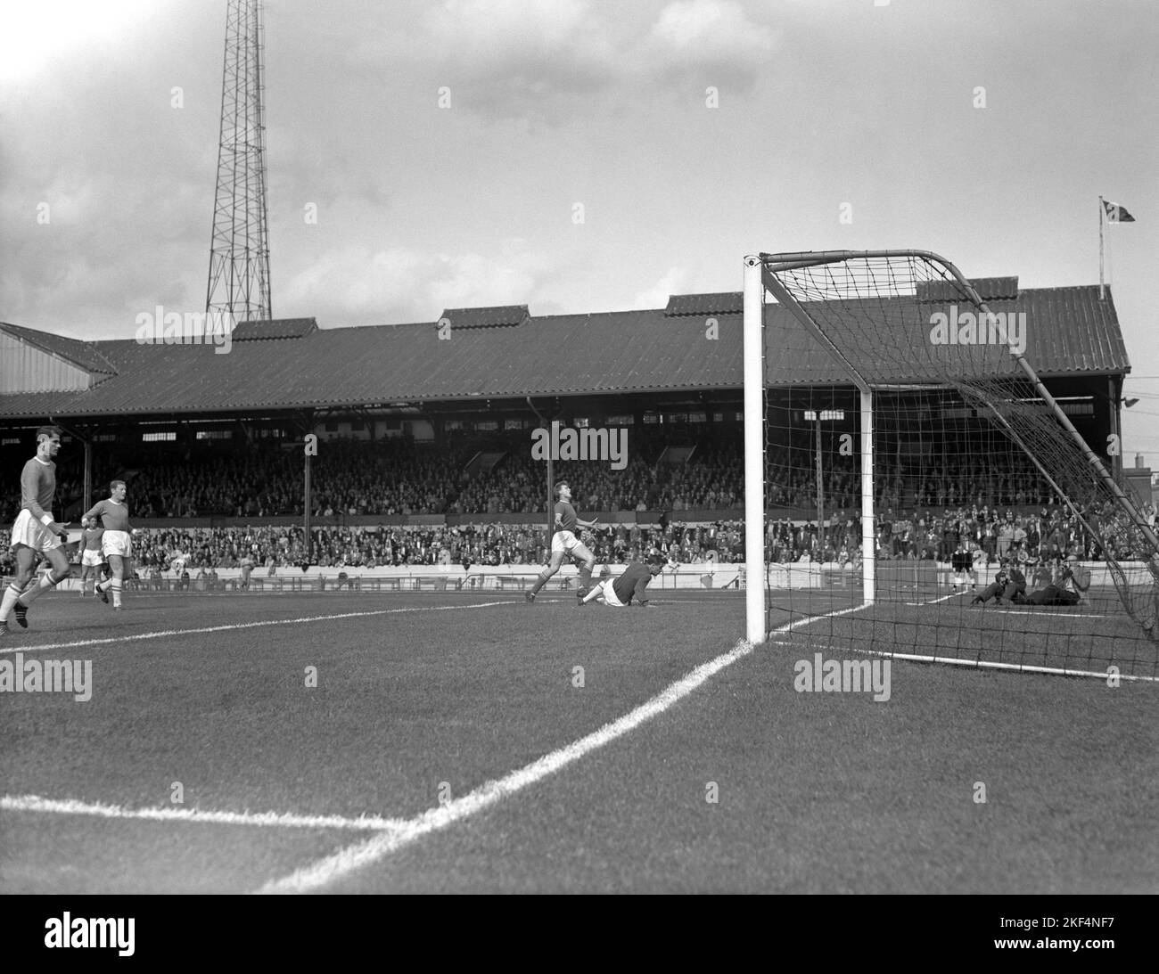 Chelsea's Frank Upton celebrates scoring Chelsea's 1st goal past ...