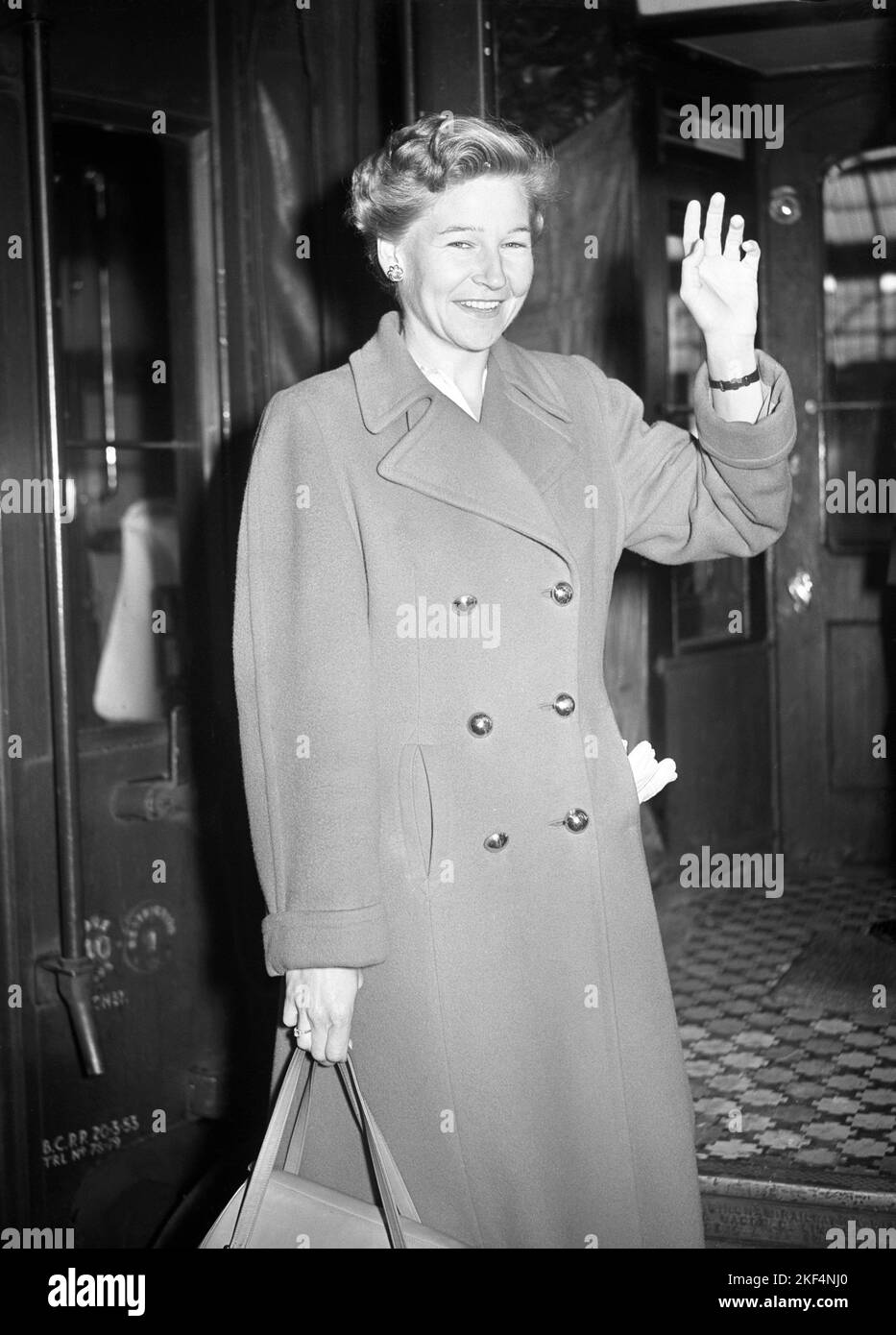 US tennis players Louise Brough about to board the train to Southampton ...