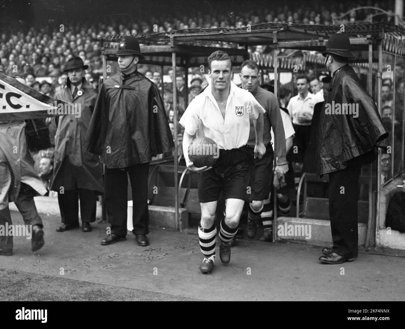 Jack Howe (Derby County) running out with the ball Stock Photo - Alamy