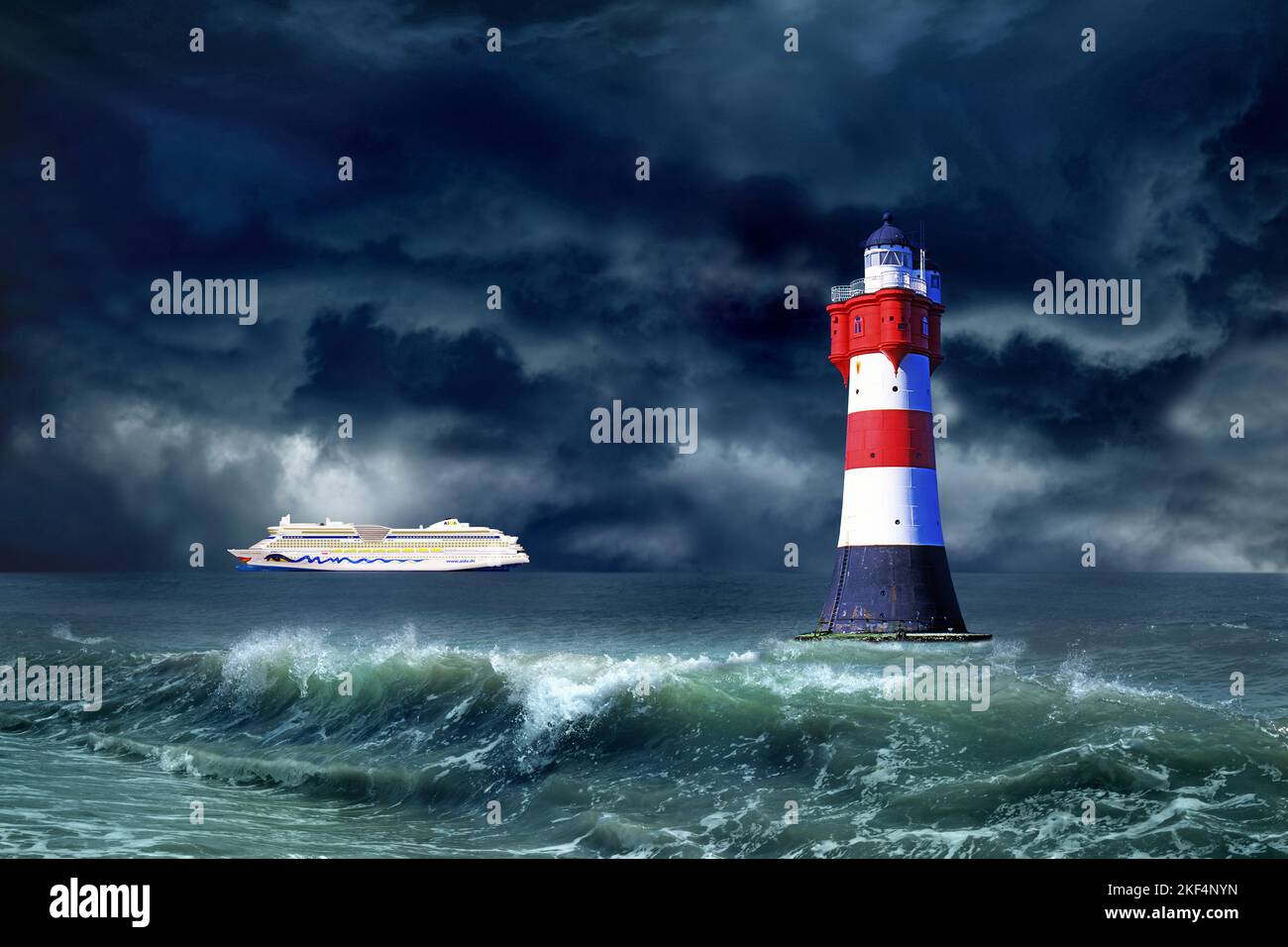 Der Leuchtturm Roter Sand vor einem Gewitter, Himmel, dunkler Himmel ...