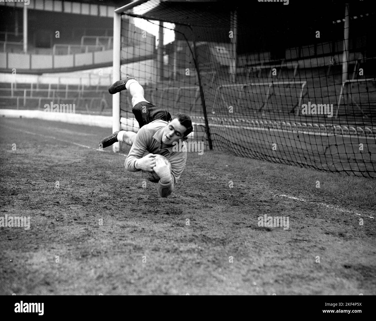 Alan Hodgkinson (Sheffield United goalkeeper) in action Stock Photo - Alamy
