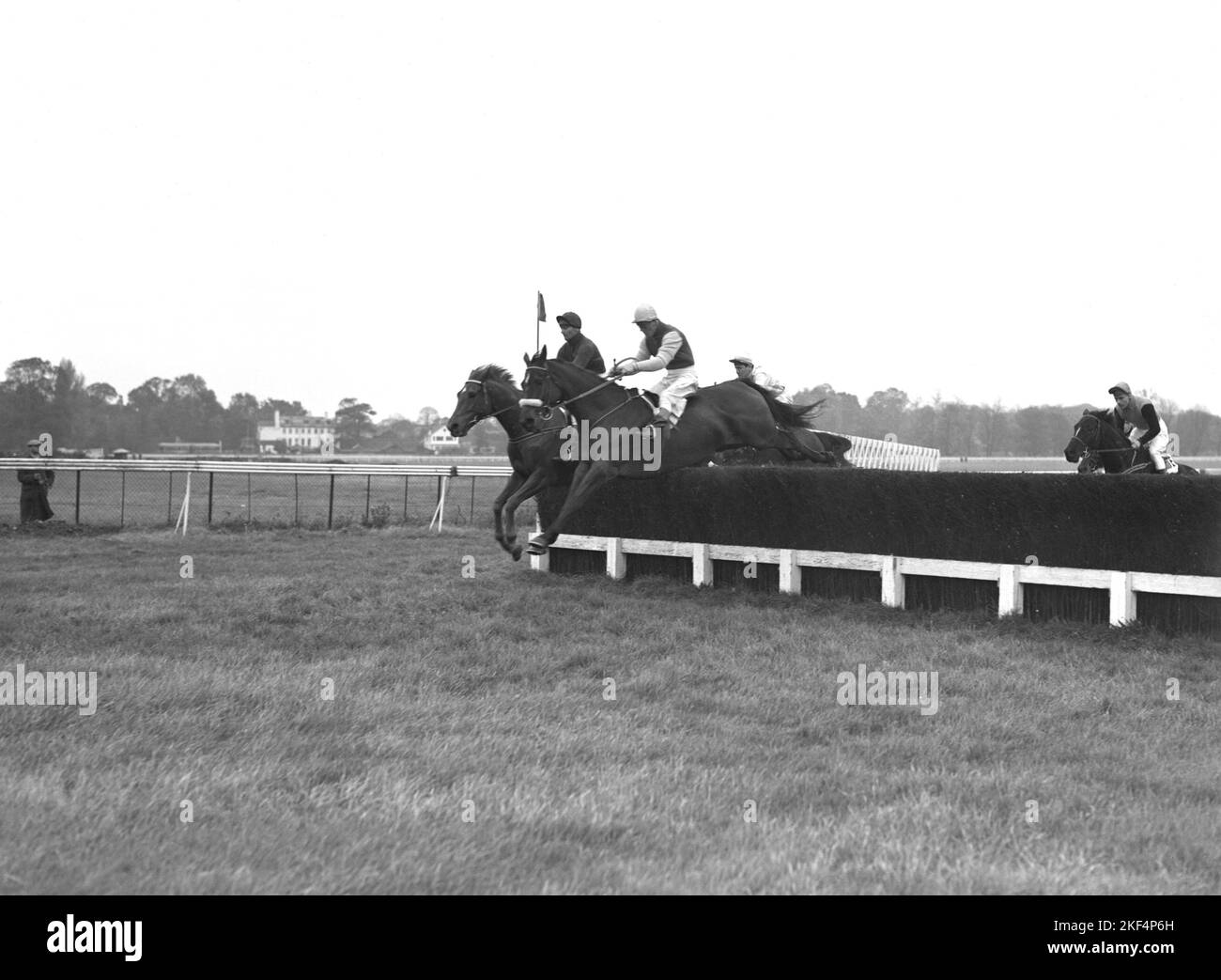 The field seen on their second circuit with "Hall Weir" (4, Tim Molony ...