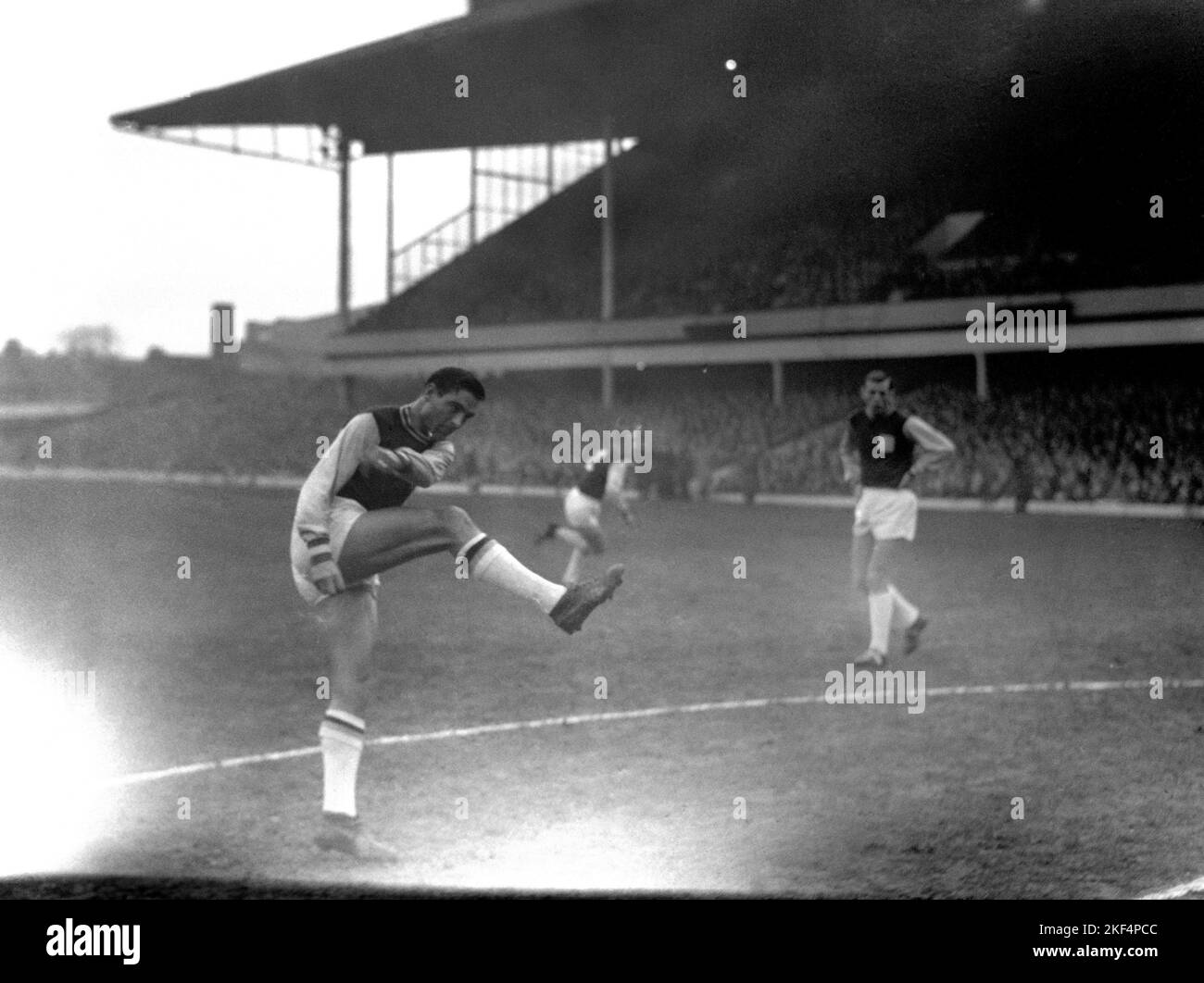 Ron Tindall warming up for West Ham United Stock Photo - Alamy