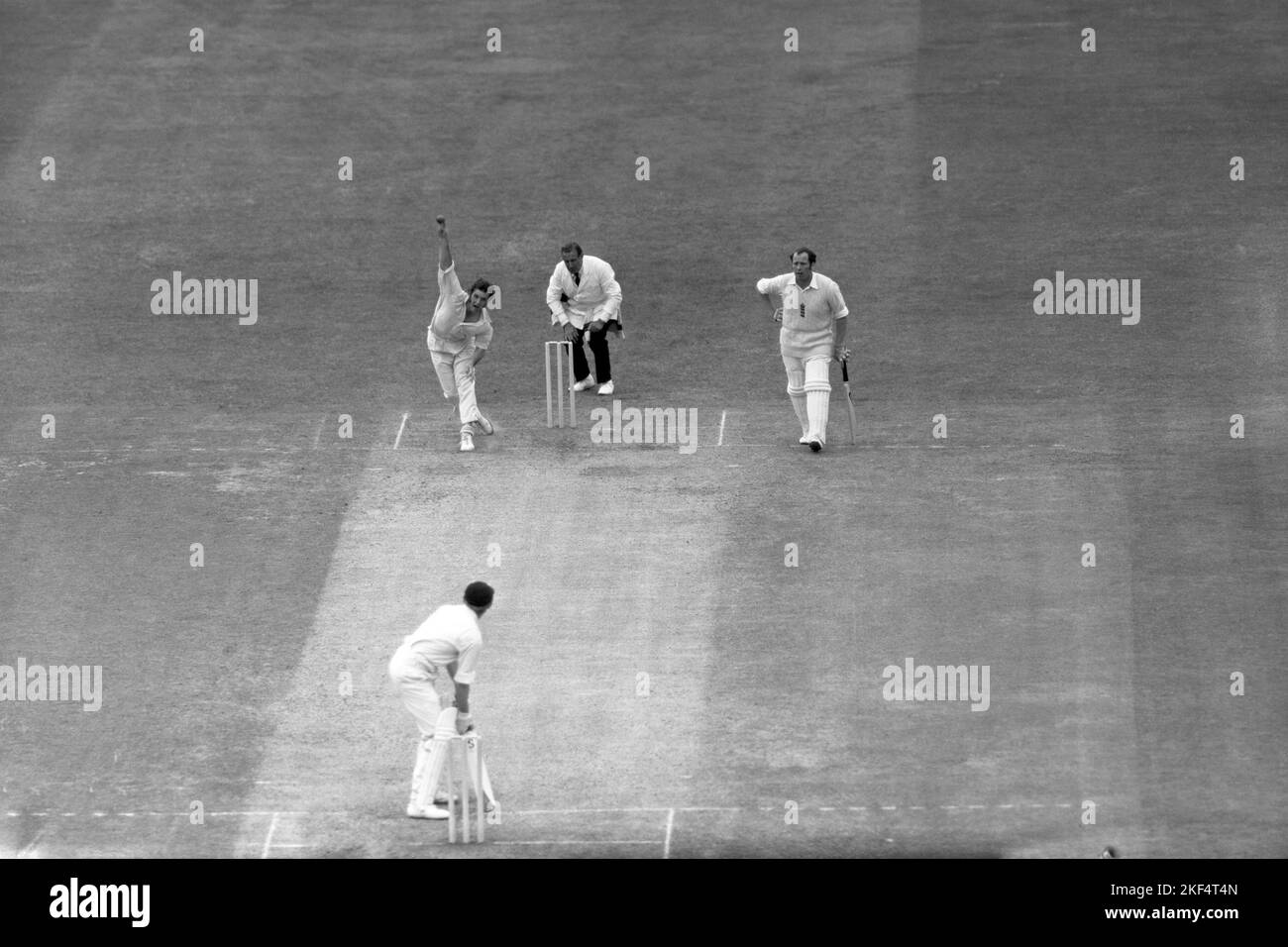 Australia's Bob Massie in bowling action Stock Photo - Alamy