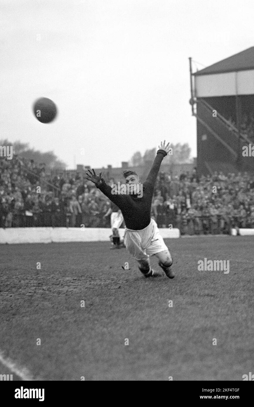 Sam Bartram, Charlton Athletic goalkeeper Stock Photo - Alamy