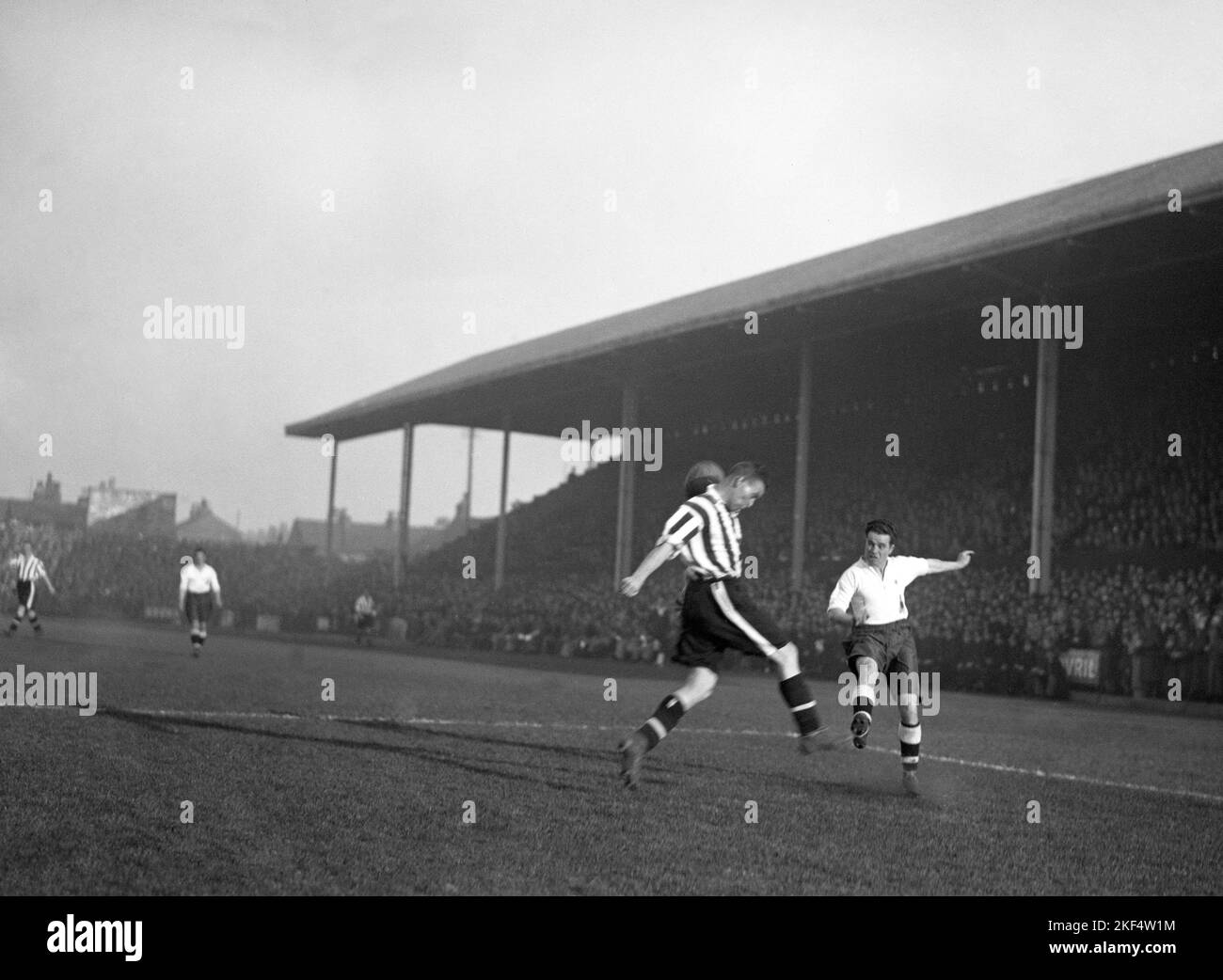 Bolton player Willie Cook in action Stock Photo - Alamy