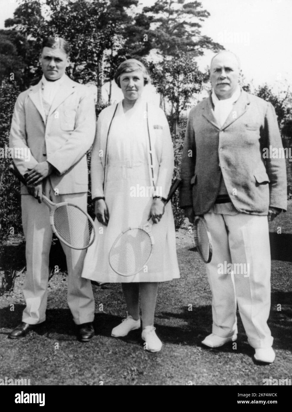 Raymond Tuckey (l) with his mother Agnes (c) and his farther (r ...
