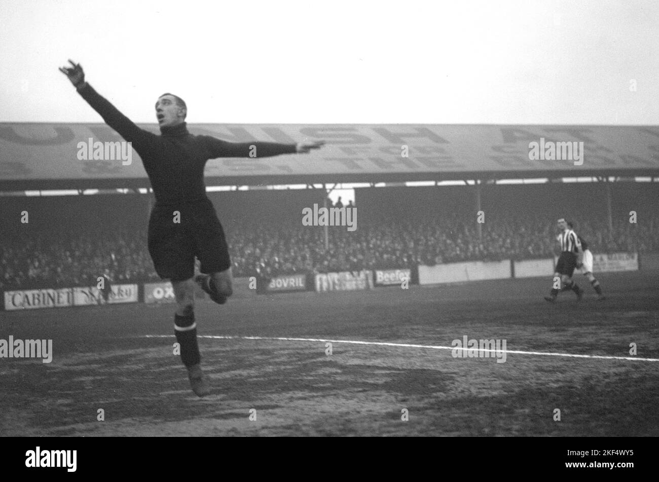 Brentford goalkeeper Billy Baker in action Stock Photo - Alamy