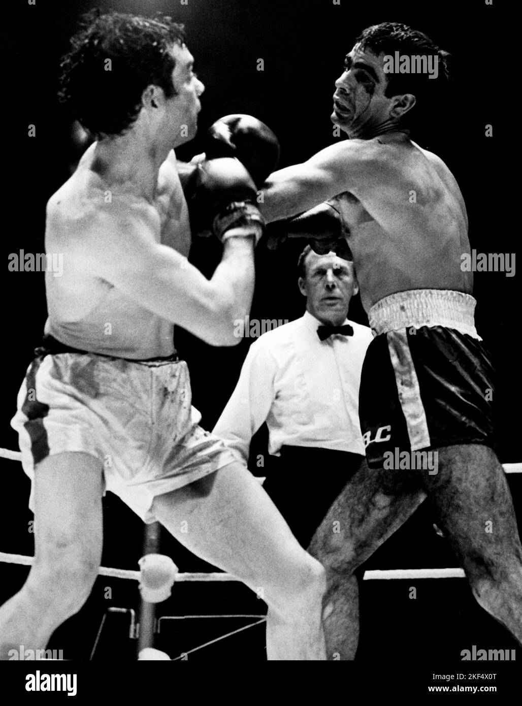Great Britain's Carl Taylor (l) in action against Italy's Carmelo Massa ...