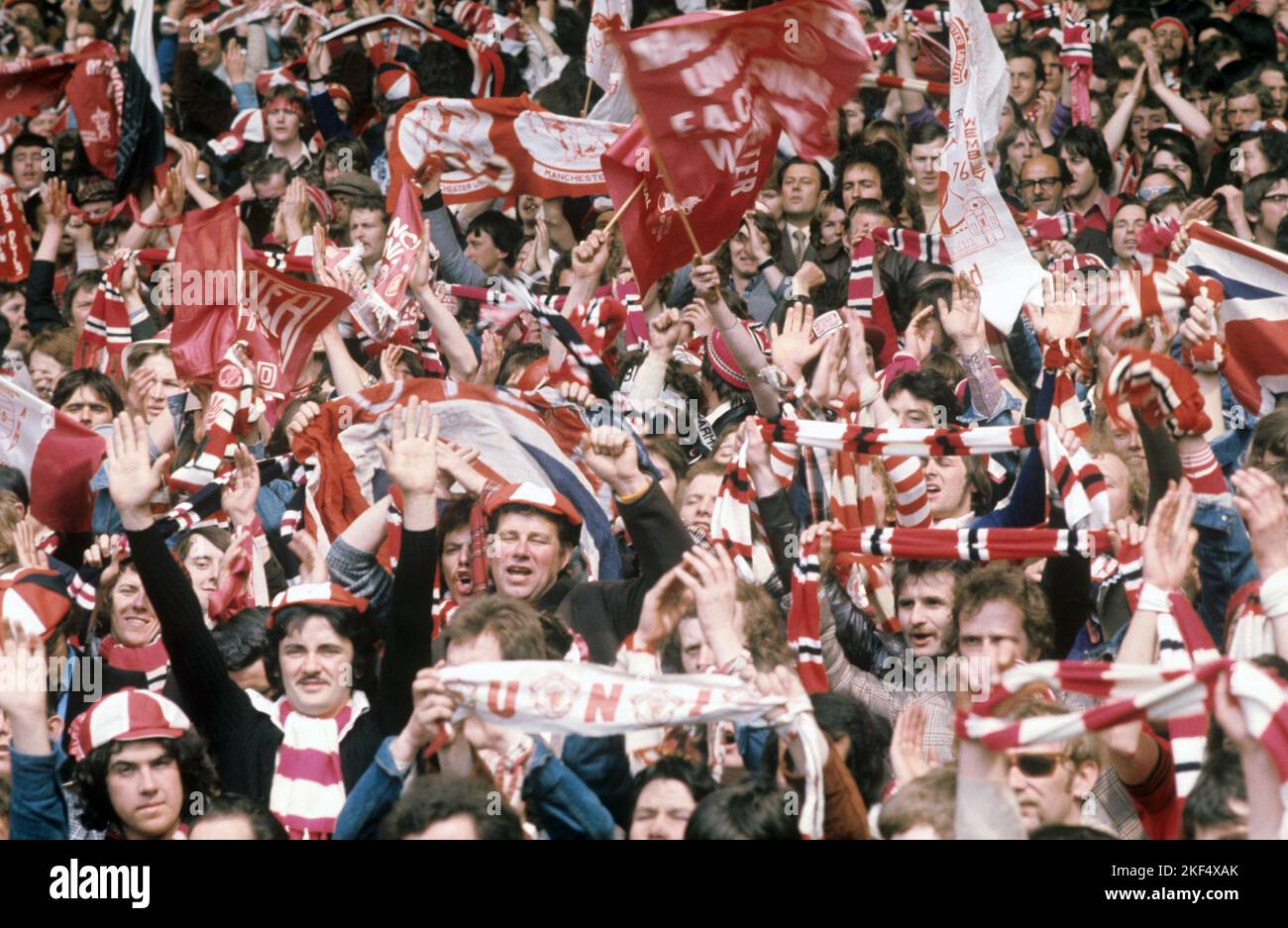 Manchester United crowd at the FA Cup Final against Southampton Stock ...