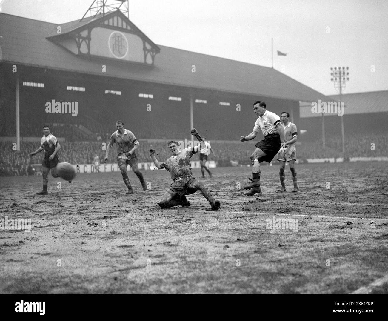 Tottenham Hotspur's George Robb (r) shoots for goal as Manchester City ...
