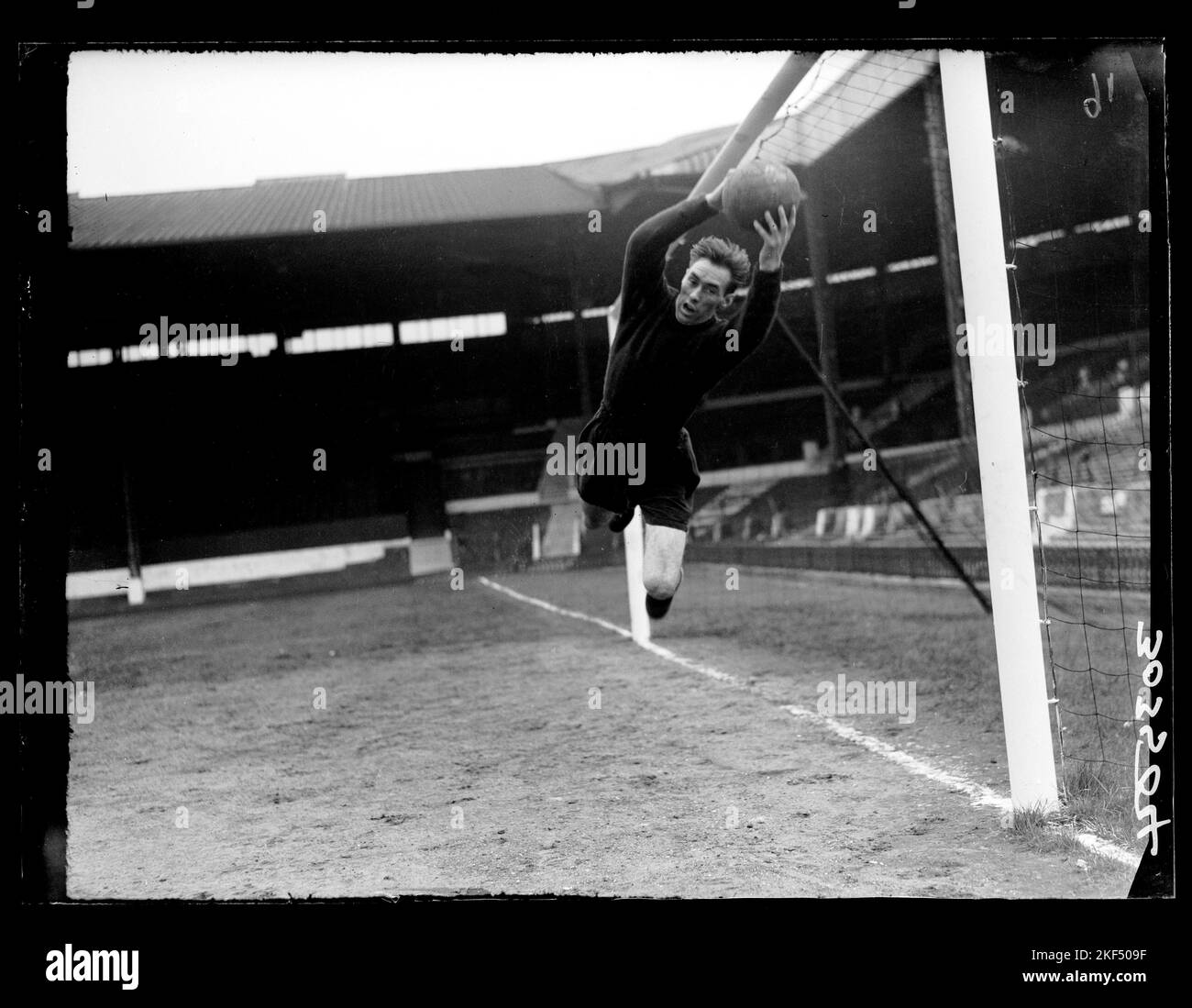 Ray Wood, Manchester United goalkeeper Stock Photo - Alamy