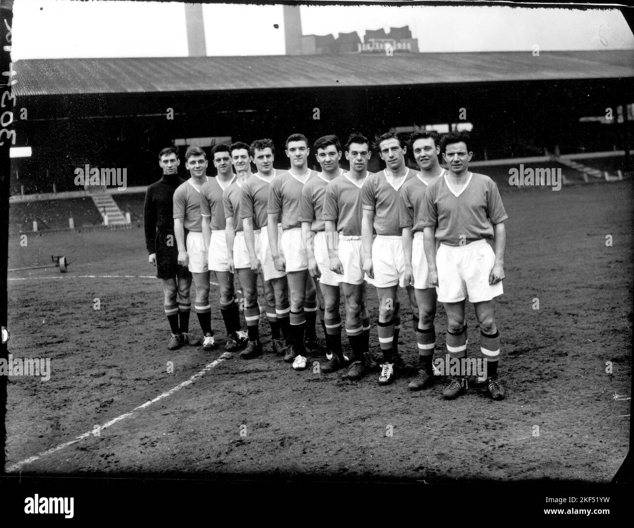 Manchester United team group, l-r Ray Wood, Duncan Edwards, Tommy ...