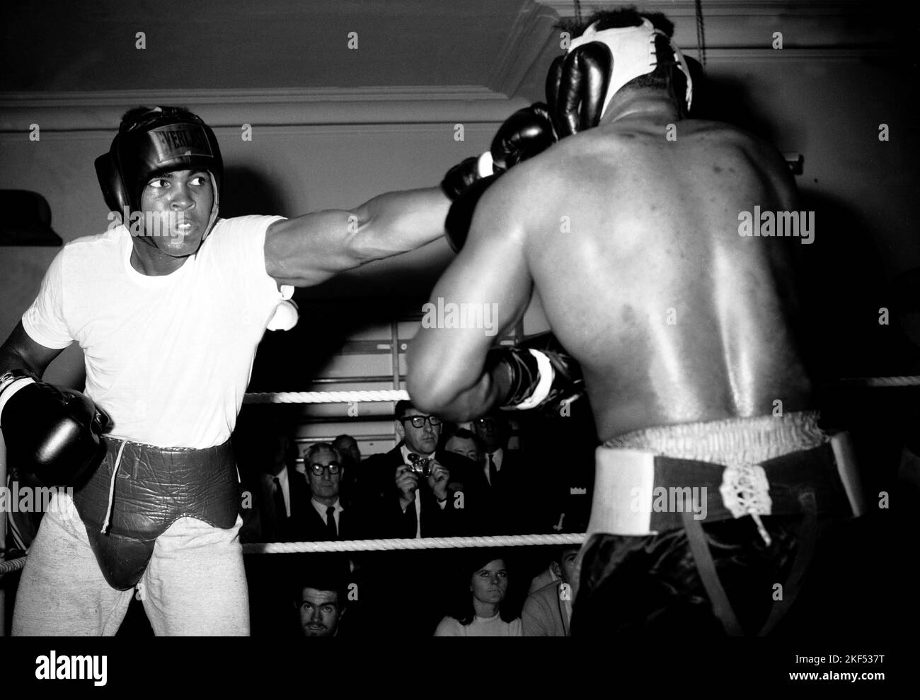 Muhammad Ali sparring Stock Photo - Alamy