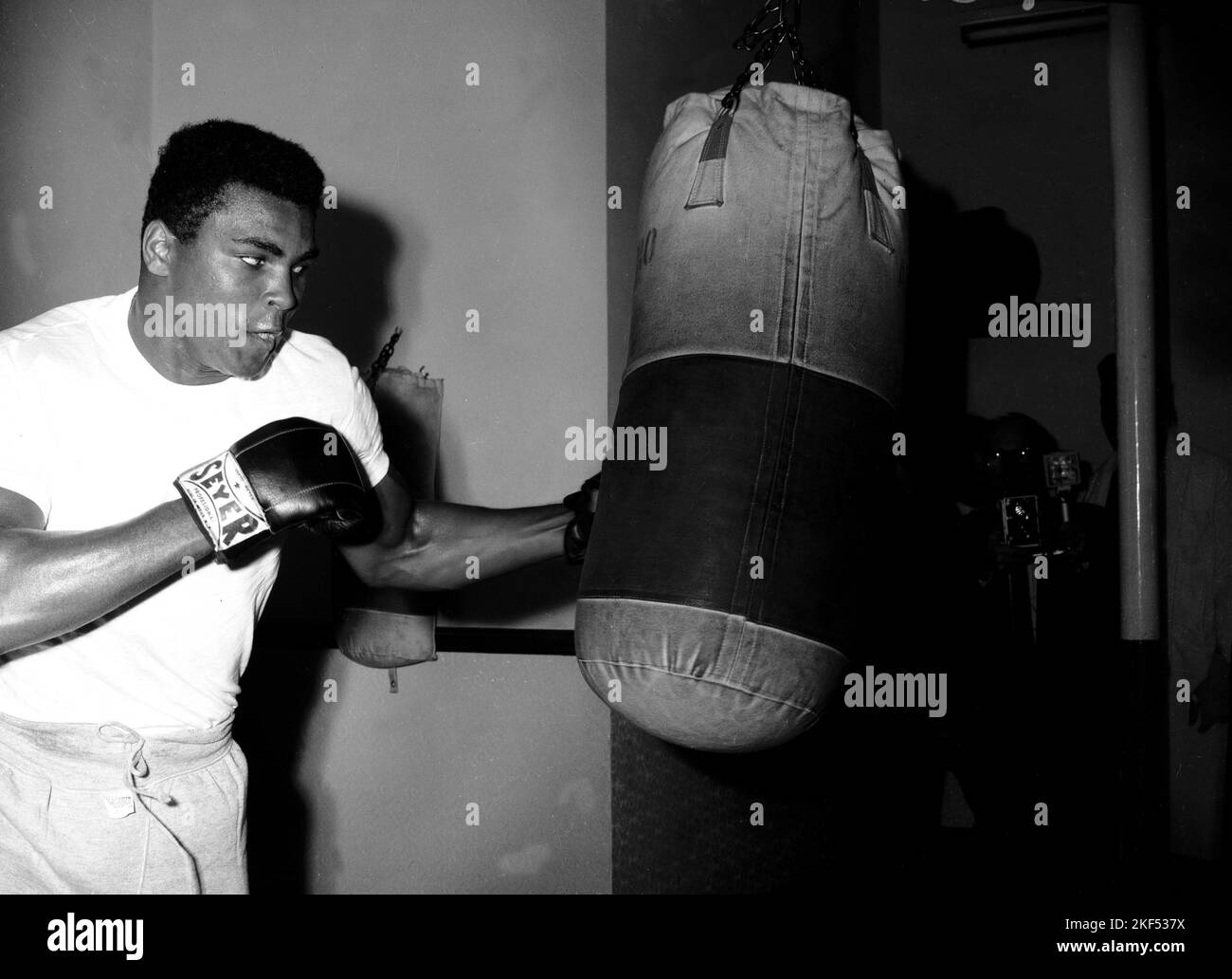 Muhammad Ali training for his defence against Brian London Stock Photo ...