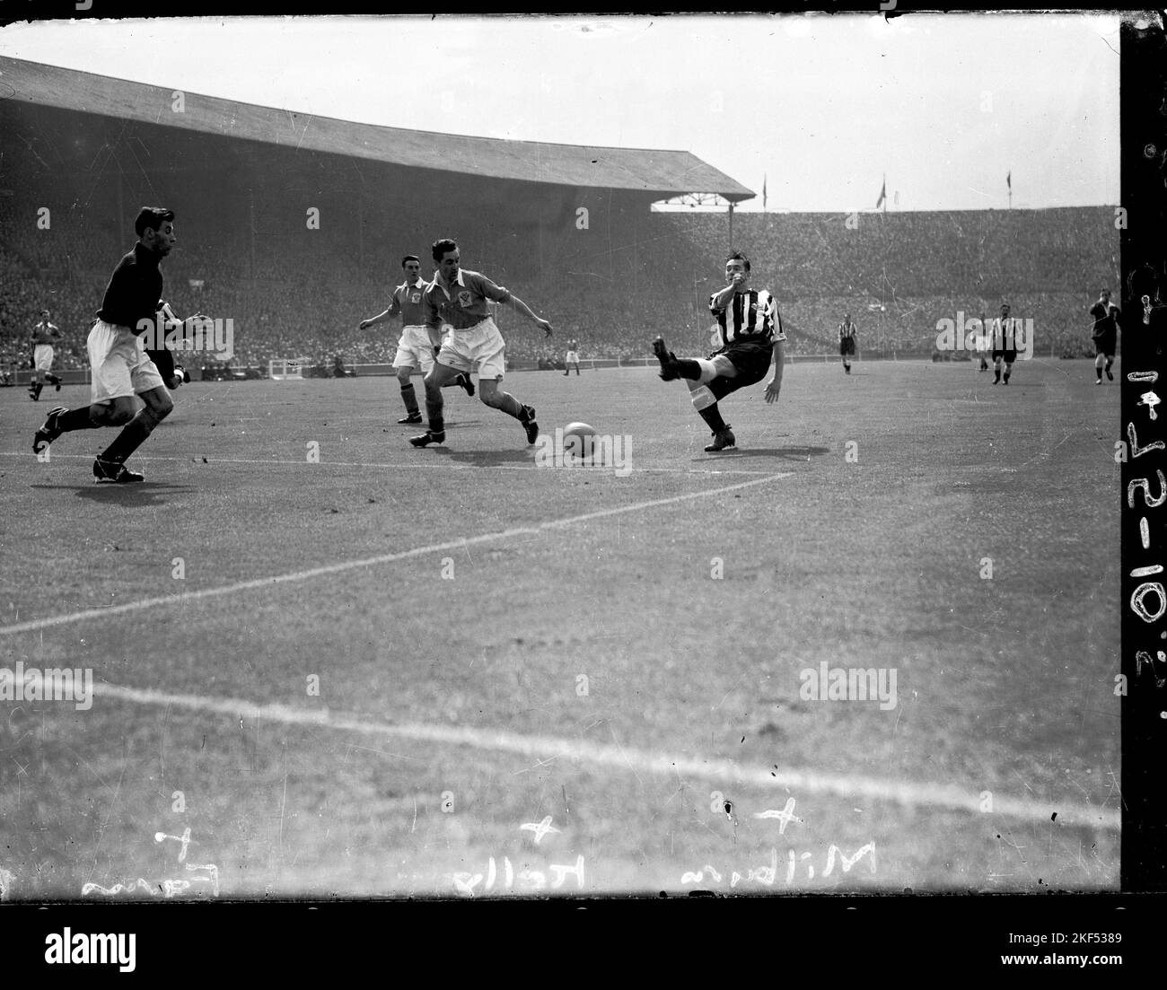 (R-L) Newcastle United's Jackie Milburn fires in a shot as Blackpool's ...