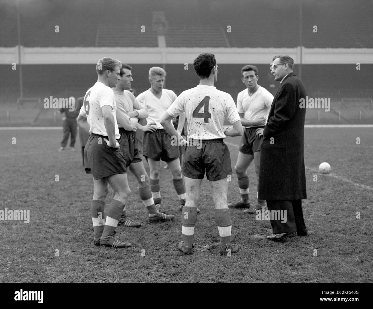 England manager Walter Winterbottom (r) talks tactics with (l-r) Ron ...
