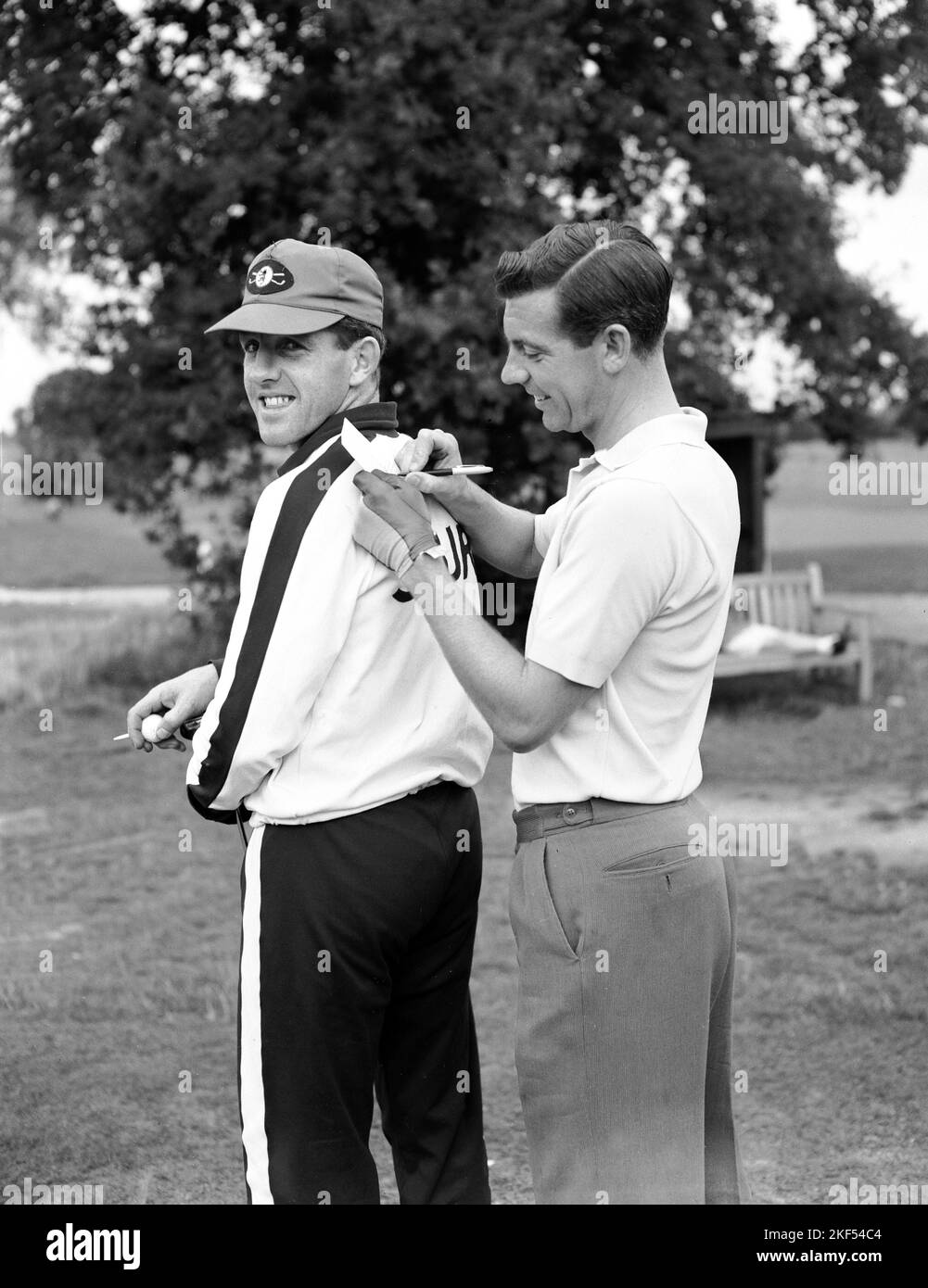 Fulham and England captain Johnny Haynes (r) marks his scorecard on the ...