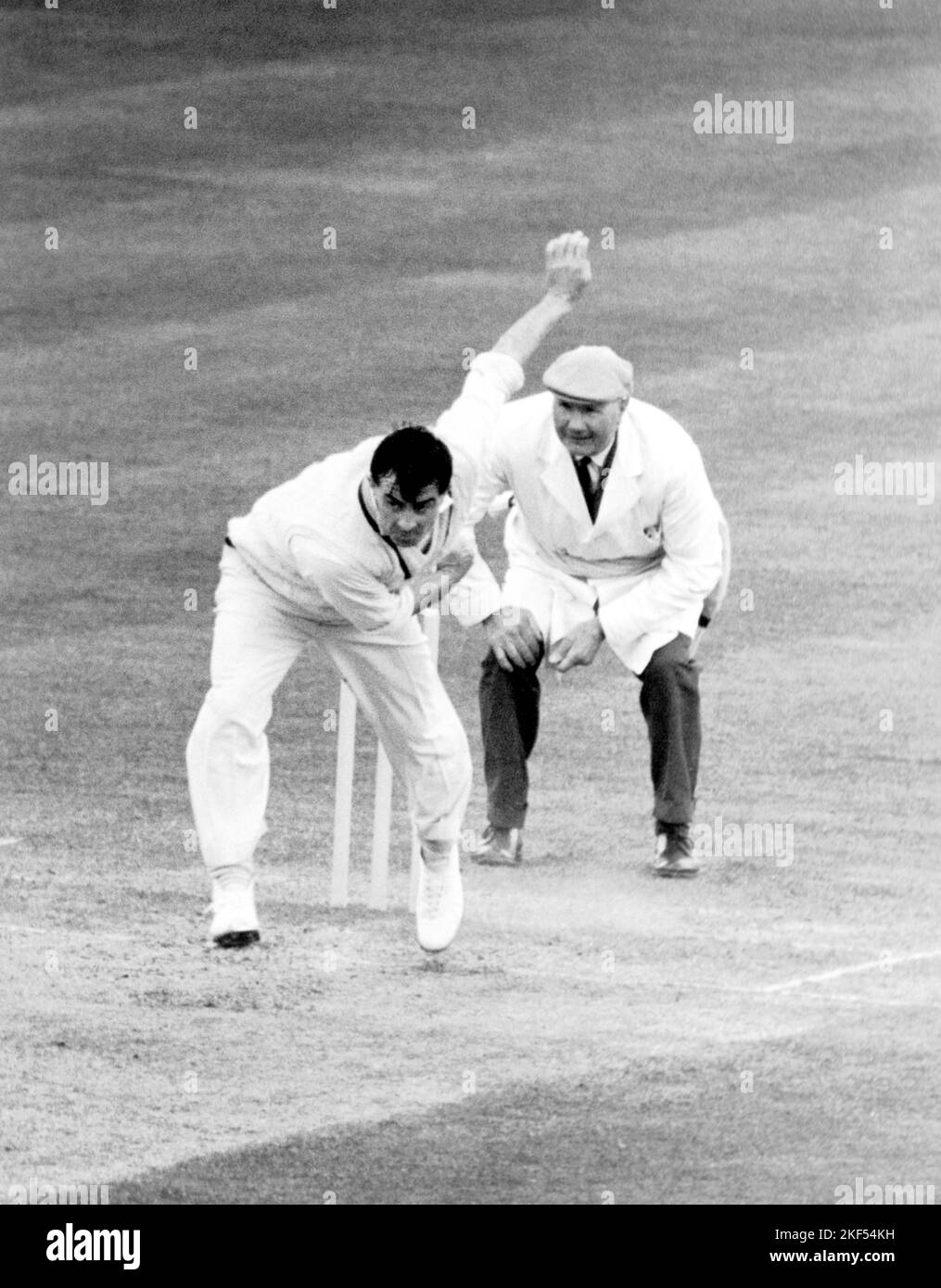Yorkshire's Fred Trueman (l) bowling Stock Photo - Alamy