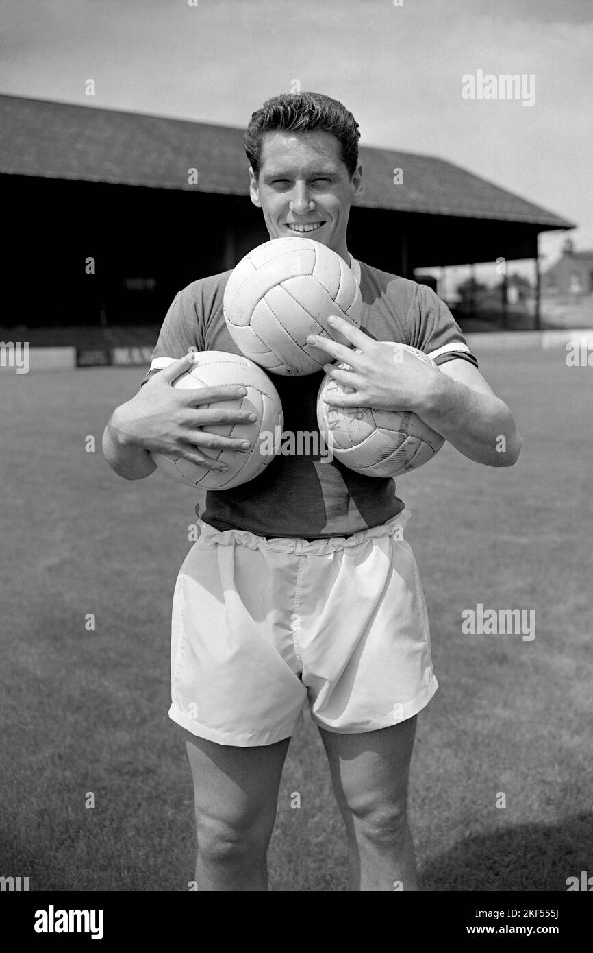 Eddie Lewis, Leyton Orient Stock Photo - Alamy