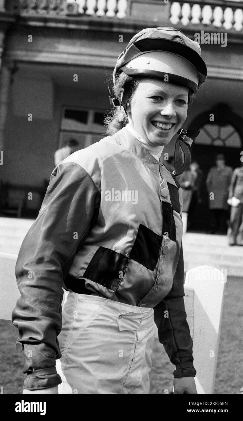 Jane McDonald, the first professional female jockey to ride in public ...