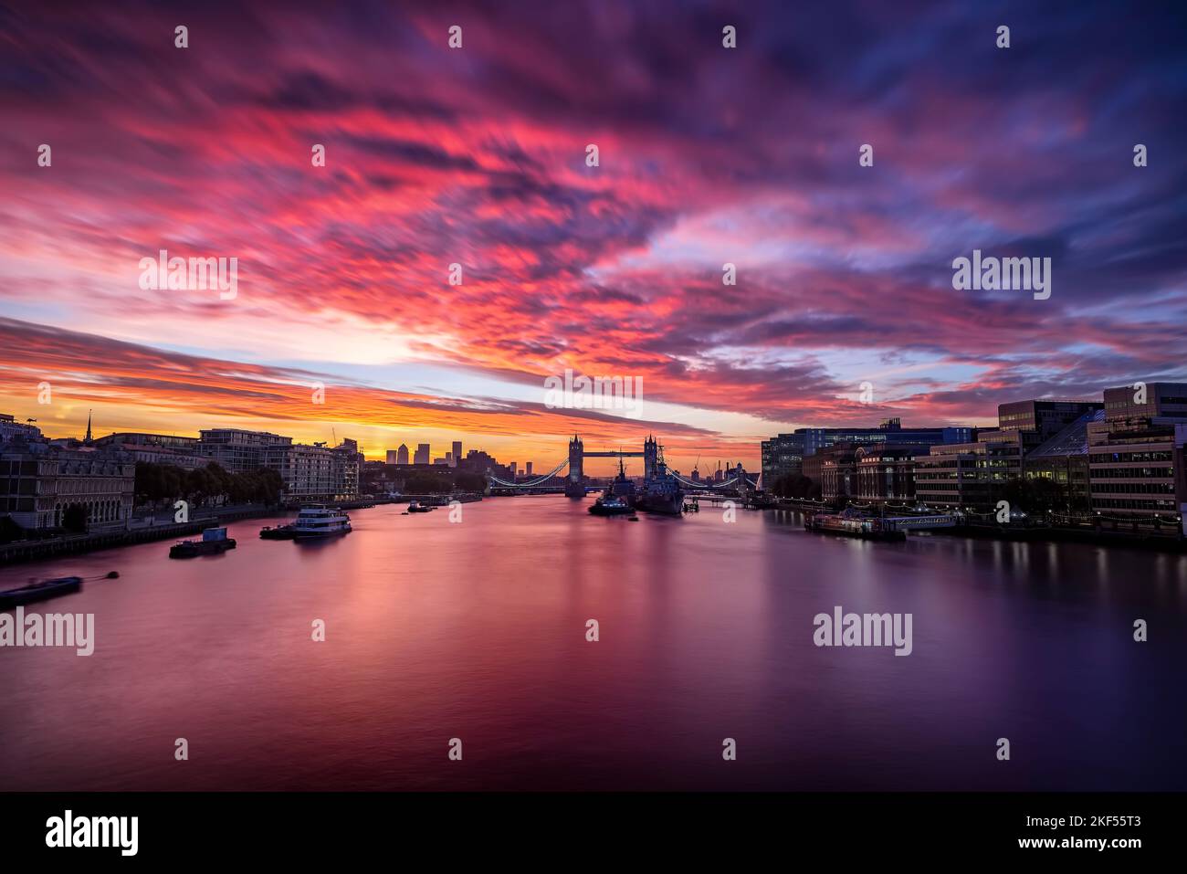 London skyline sunrise dawn hi-res stock photography and images - Alamy