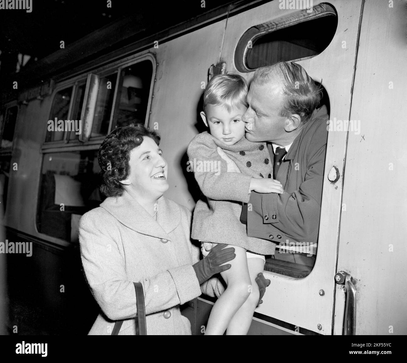 The England team board their train the Edinburgh Castle Boat/Train for ...