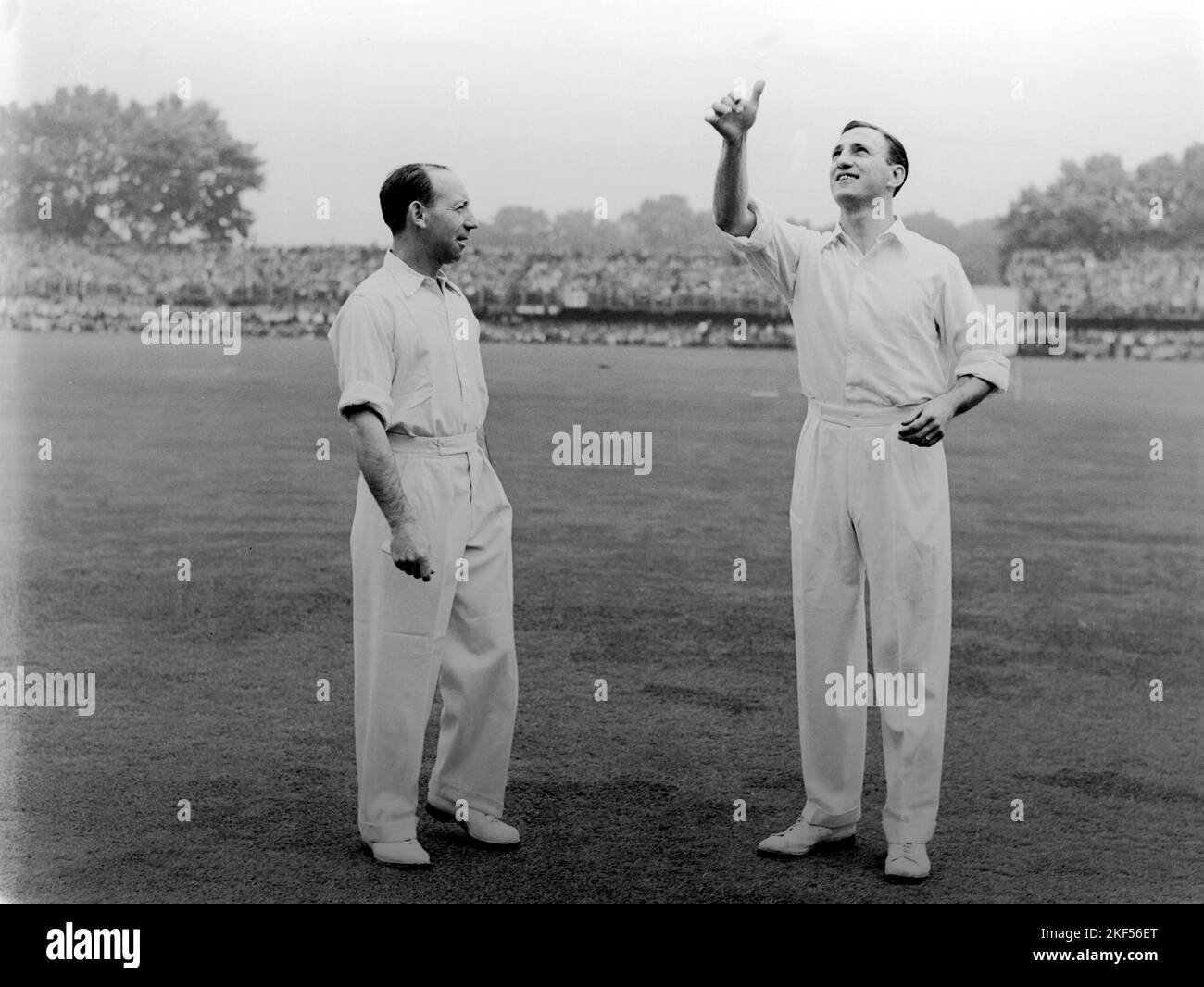 (R-L) England captain Len Hutton tosses the coin, watched by Australia ...