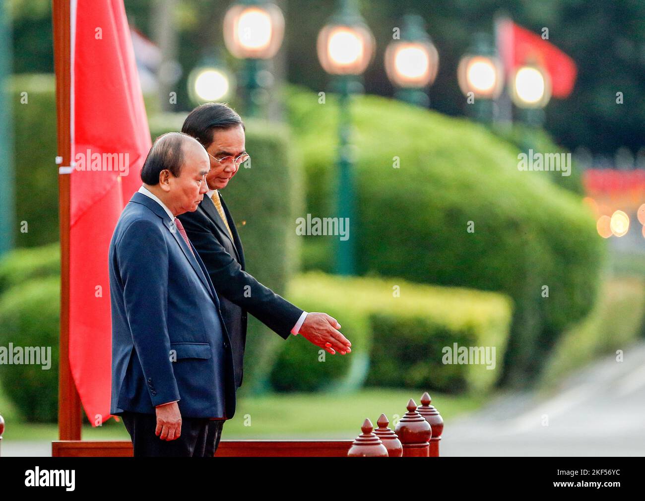 Vietnam's President Nguyen Xuan Phuc and Thailand's Prime Minister ...