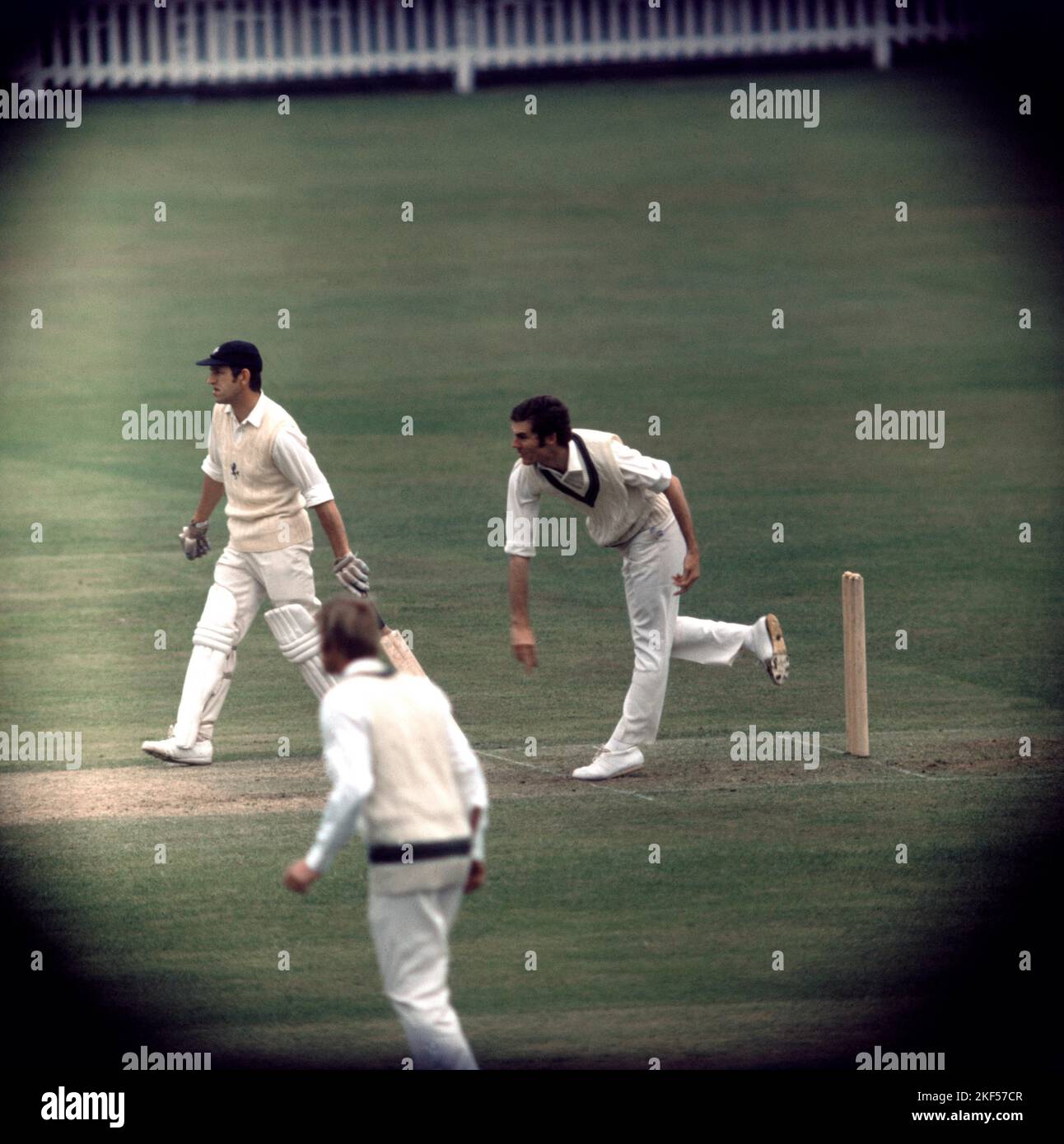 Australia's Greg Chappell (r) bowling Stock Photo - Alamy