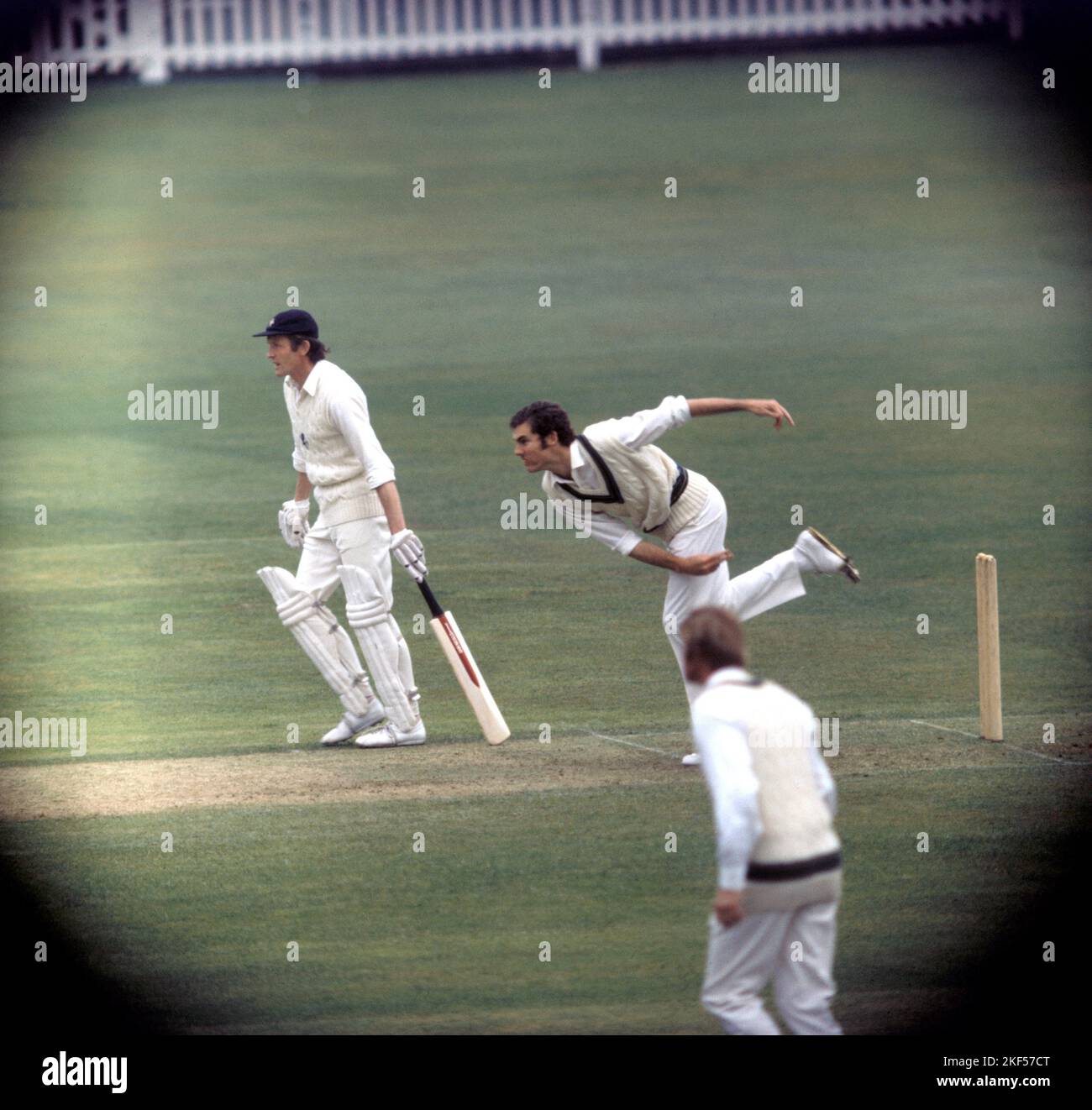 Australia's Greg Chappell (r) bowling Stock Photo - Alamy