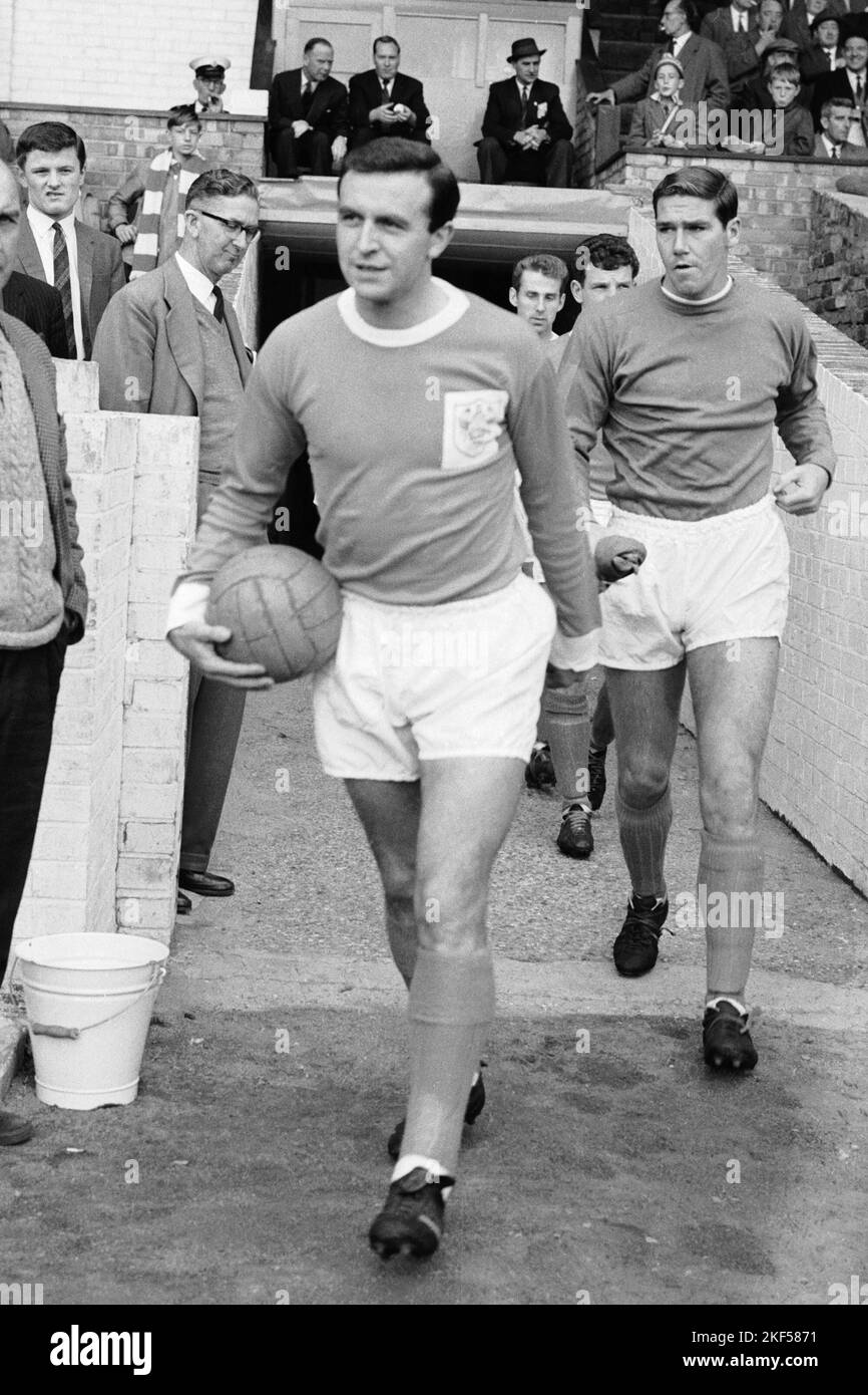 Blackpool captain Jimmy Armfield leads his team out Stock Photo - Alamy