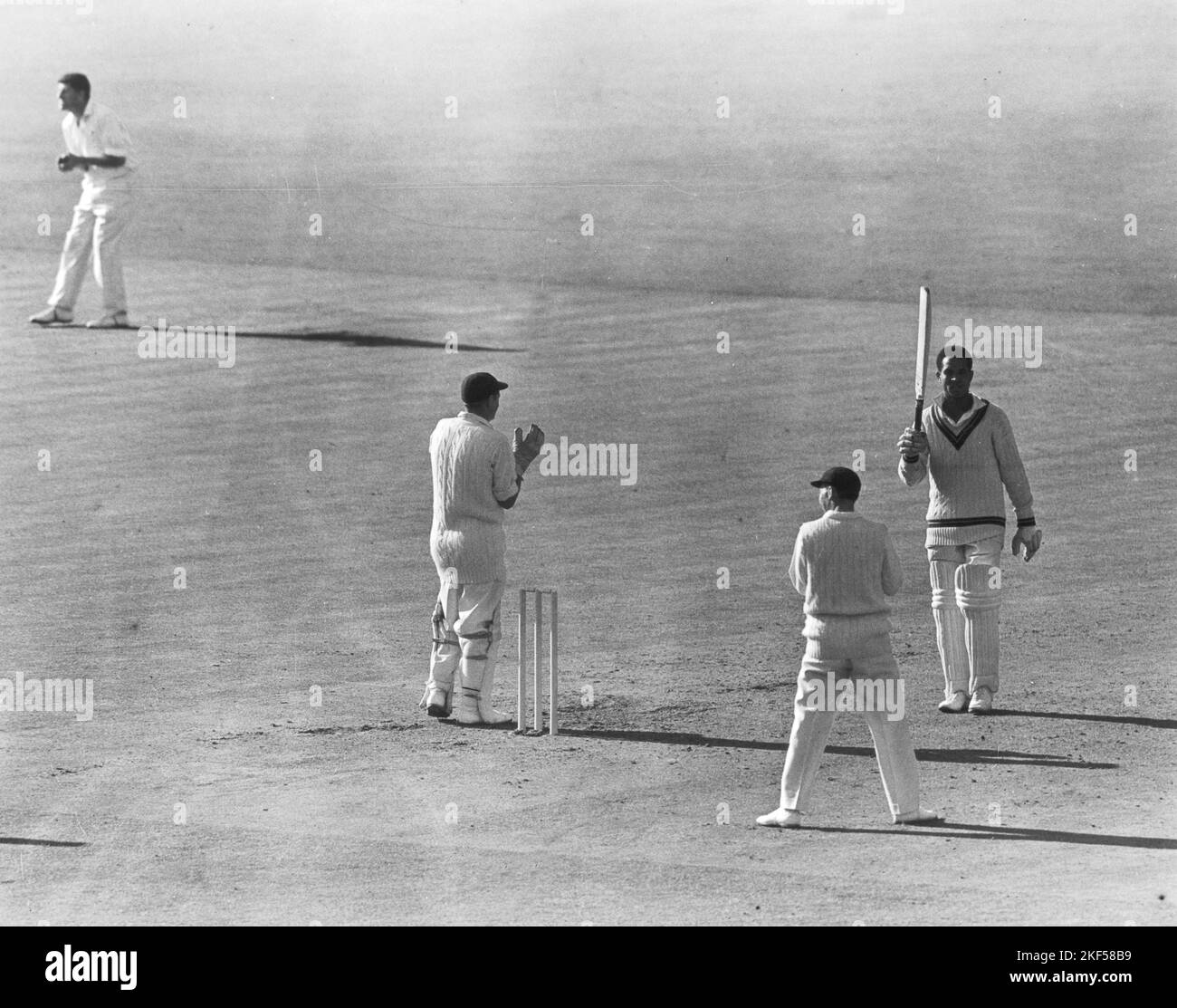 West Indies' Garfield Sobers (r) acknowledges the applause of the crowd ...