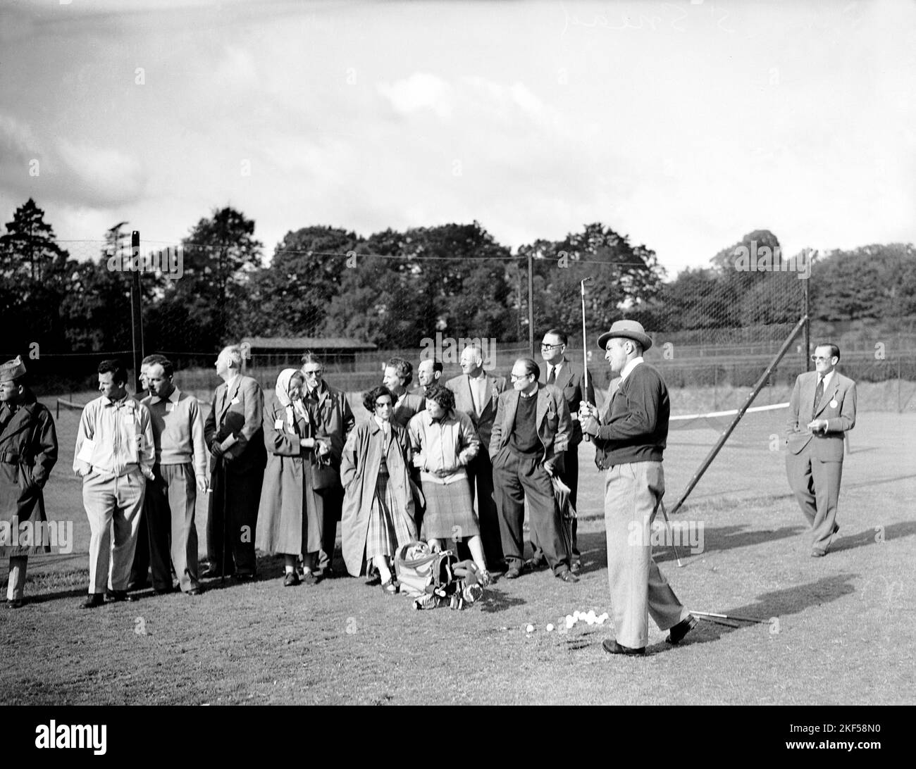 Sam Snead practises his chipping Stock Photo - Alamy