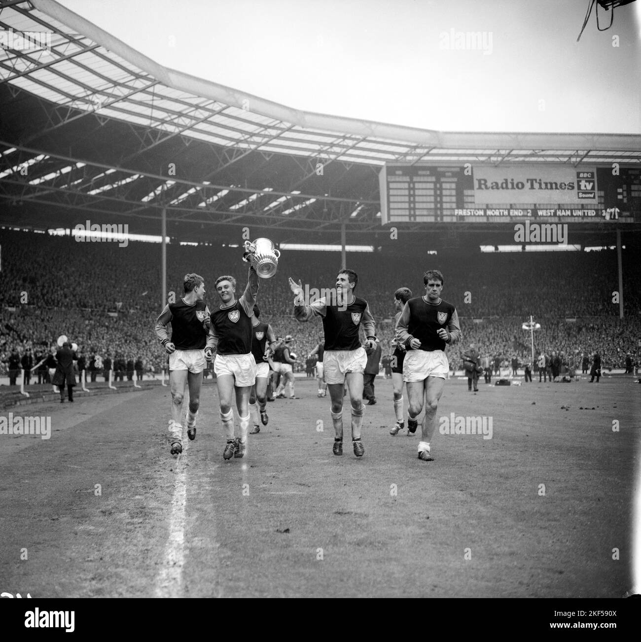 (L-R) West Ham United's Jack Burkett, John Sissons, Ronnie Boyce and ...