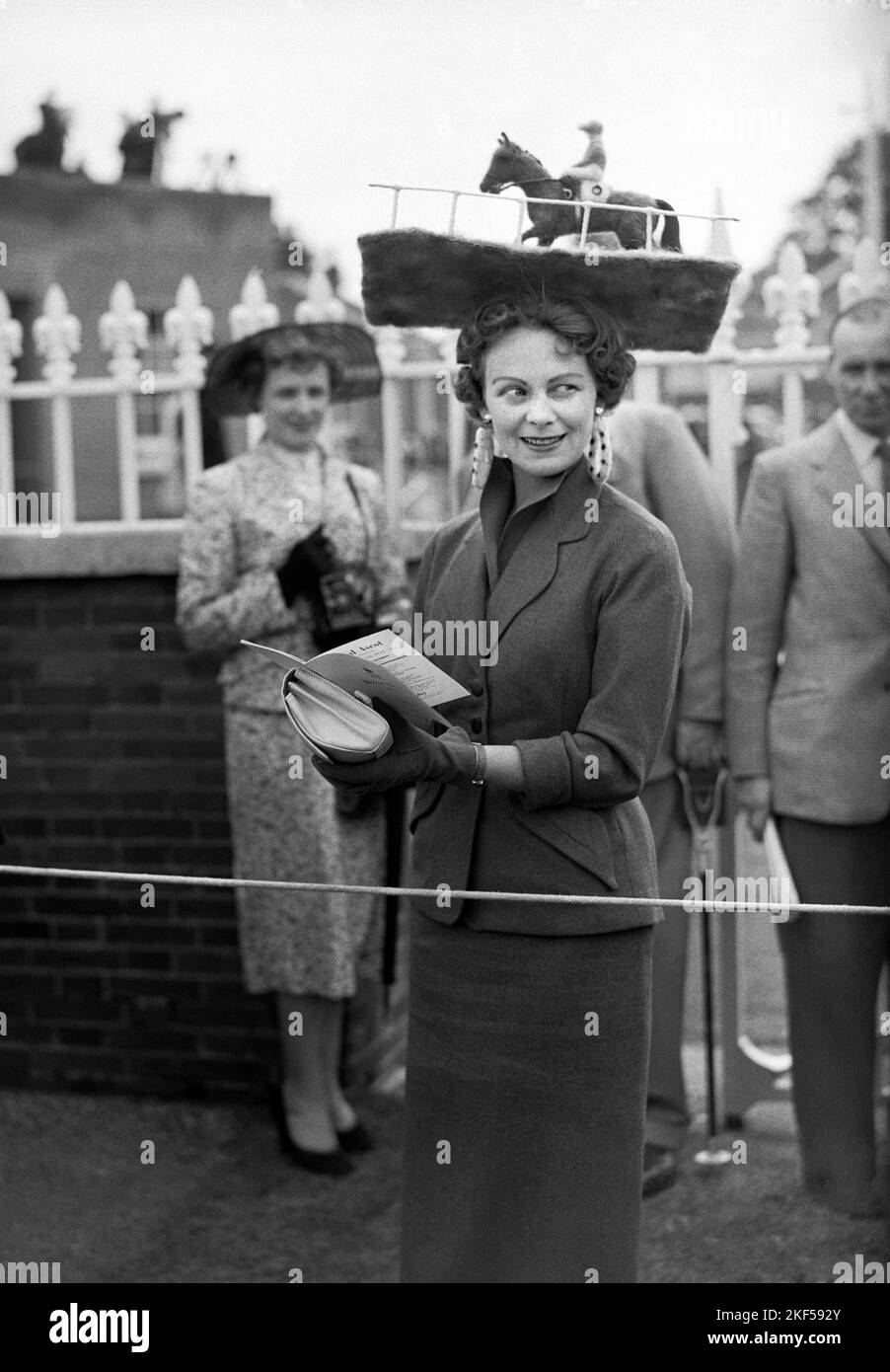 Mrs Netta Tudor, wearing a hat featuring a model racehorse Stock Photo ...