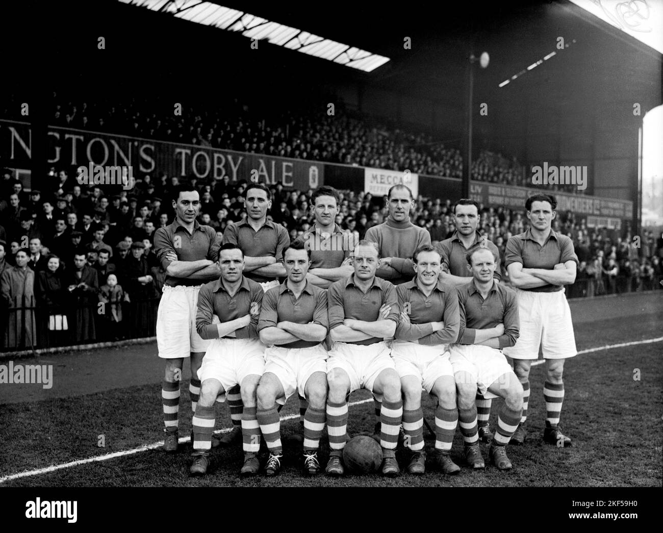 Nottingham Forest team group: (back row, l-r) Bill Morley, Jack ...