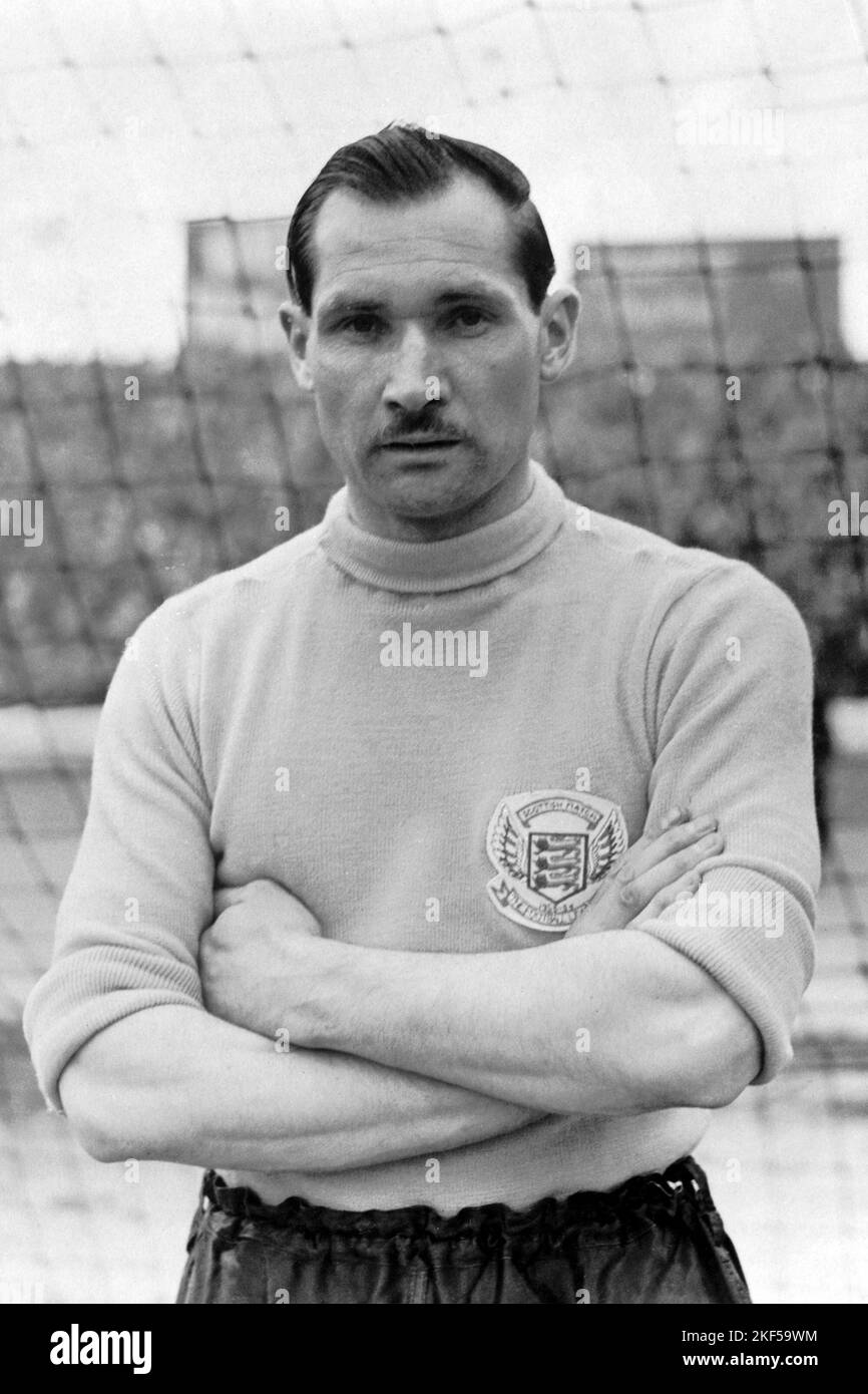 Gil Merrick, Football League goalkeeper Stock Photo - Alamy